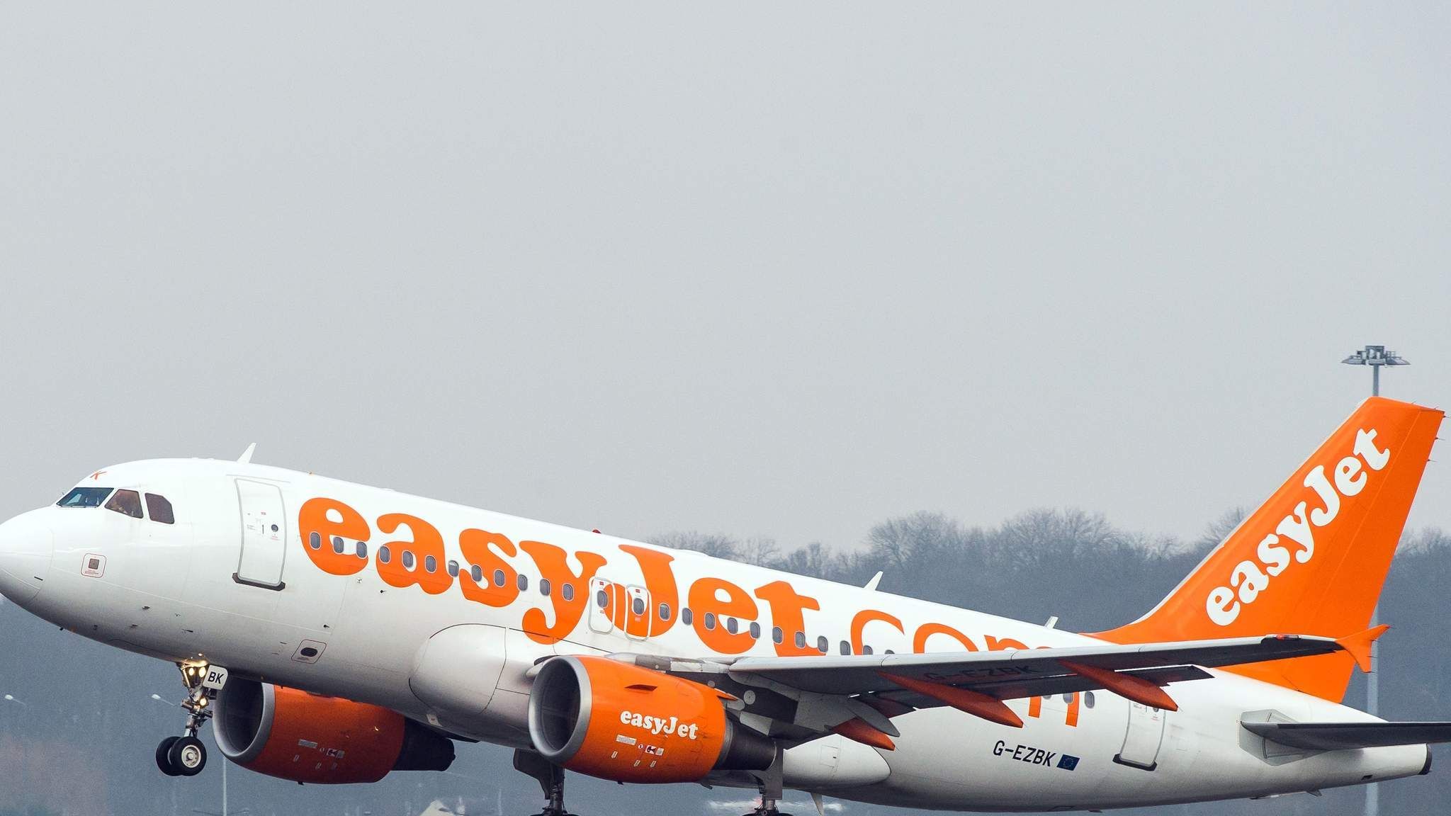 EasyJet To Trial Hybrid Plane Technology | Money News | Sky News