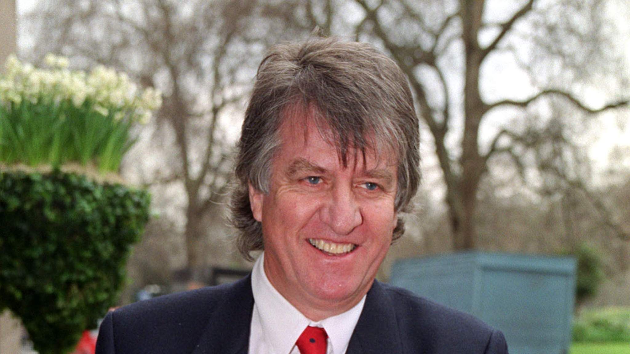 Former DJ Ed 'Stewpot' Stewart Dies At 74 | Ents & Arts News | Sky News