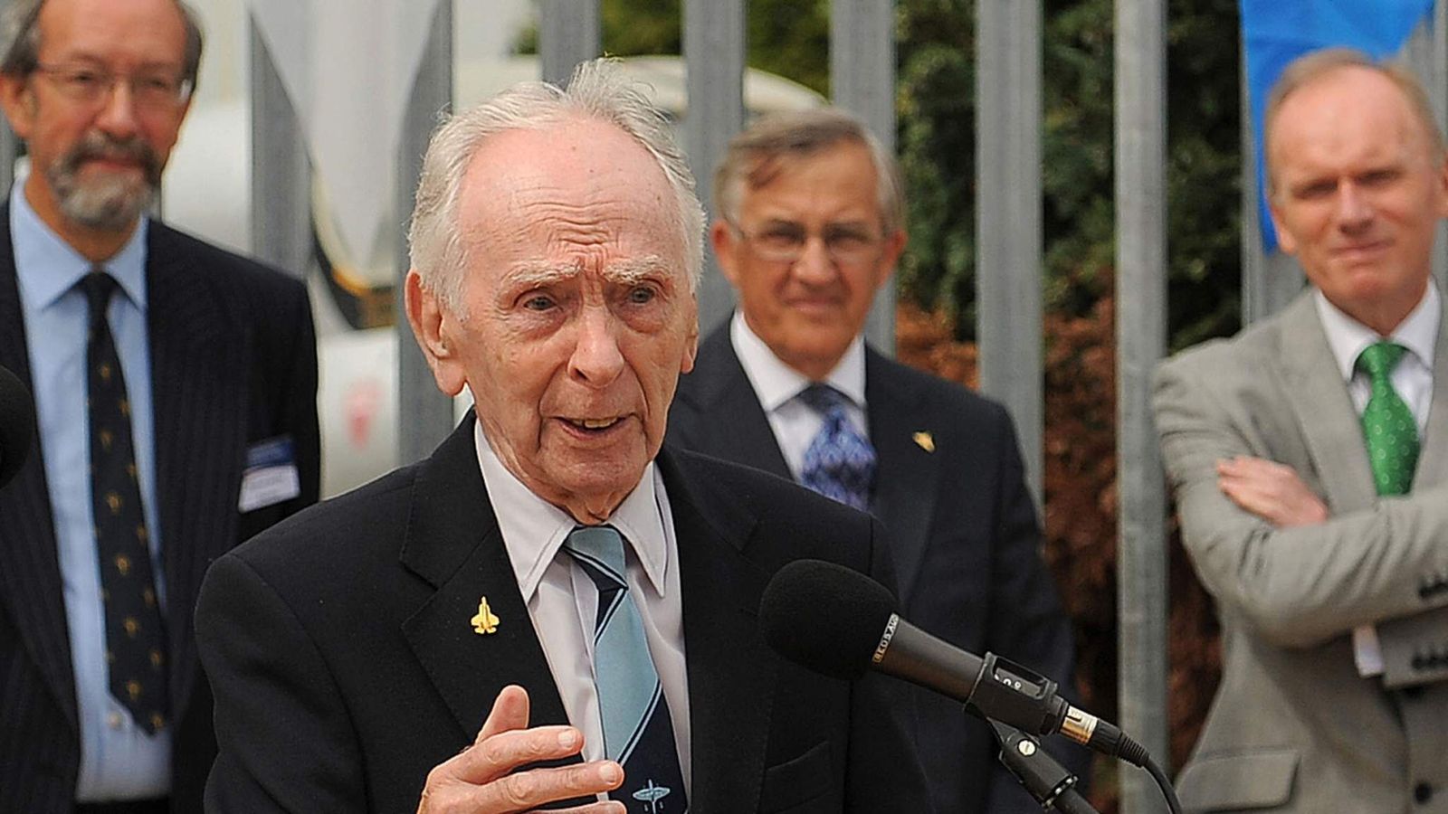 UK's 'Greatest Pilot' Eric Brown Dies At 97 | UK News | Sky News