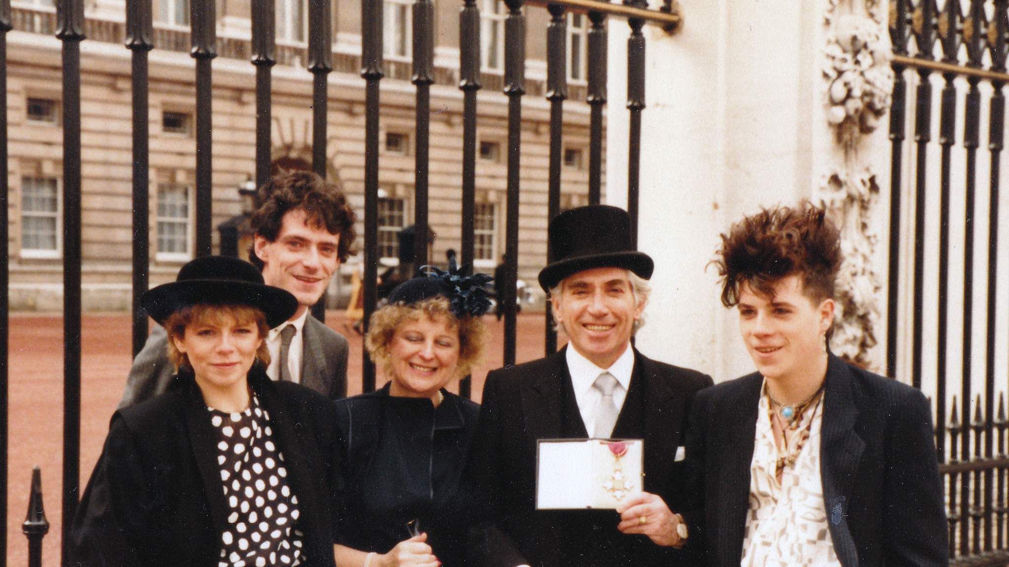 Tributes As 'Damn Fine Actor' Frank Finlay Dies | Ents & Arts News ...