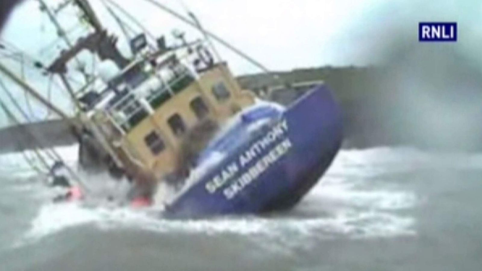 Dramatic Video Shows Lifeboat Crew Battling A Storm Force Gale | Scoop ...