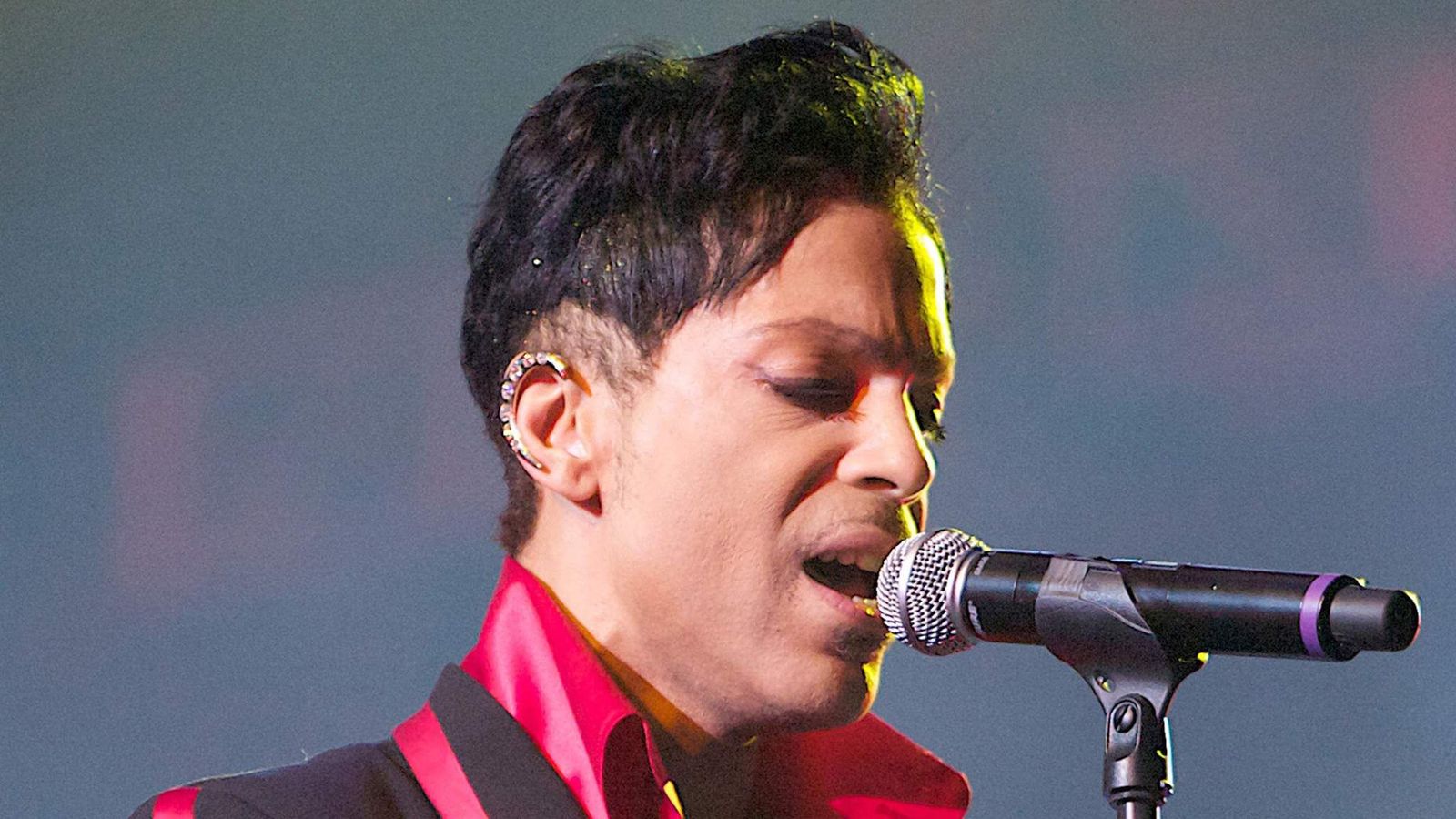 Prince Memorial Held At Jehovah's Witness Hall | Ents & Arts News | Sky ...