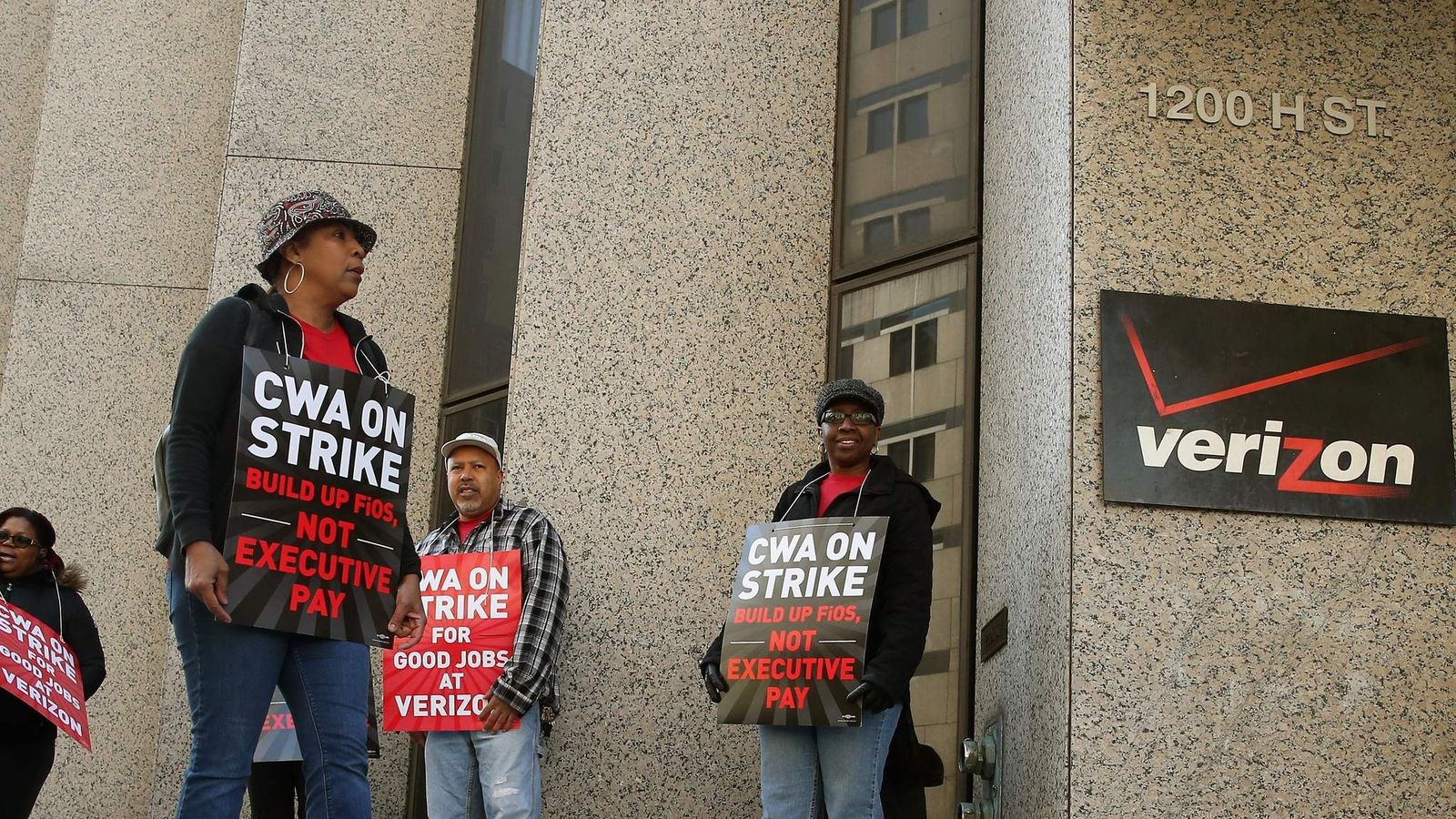 Verizon Workers Strike Amid Contract Dispute | US News | Sky News