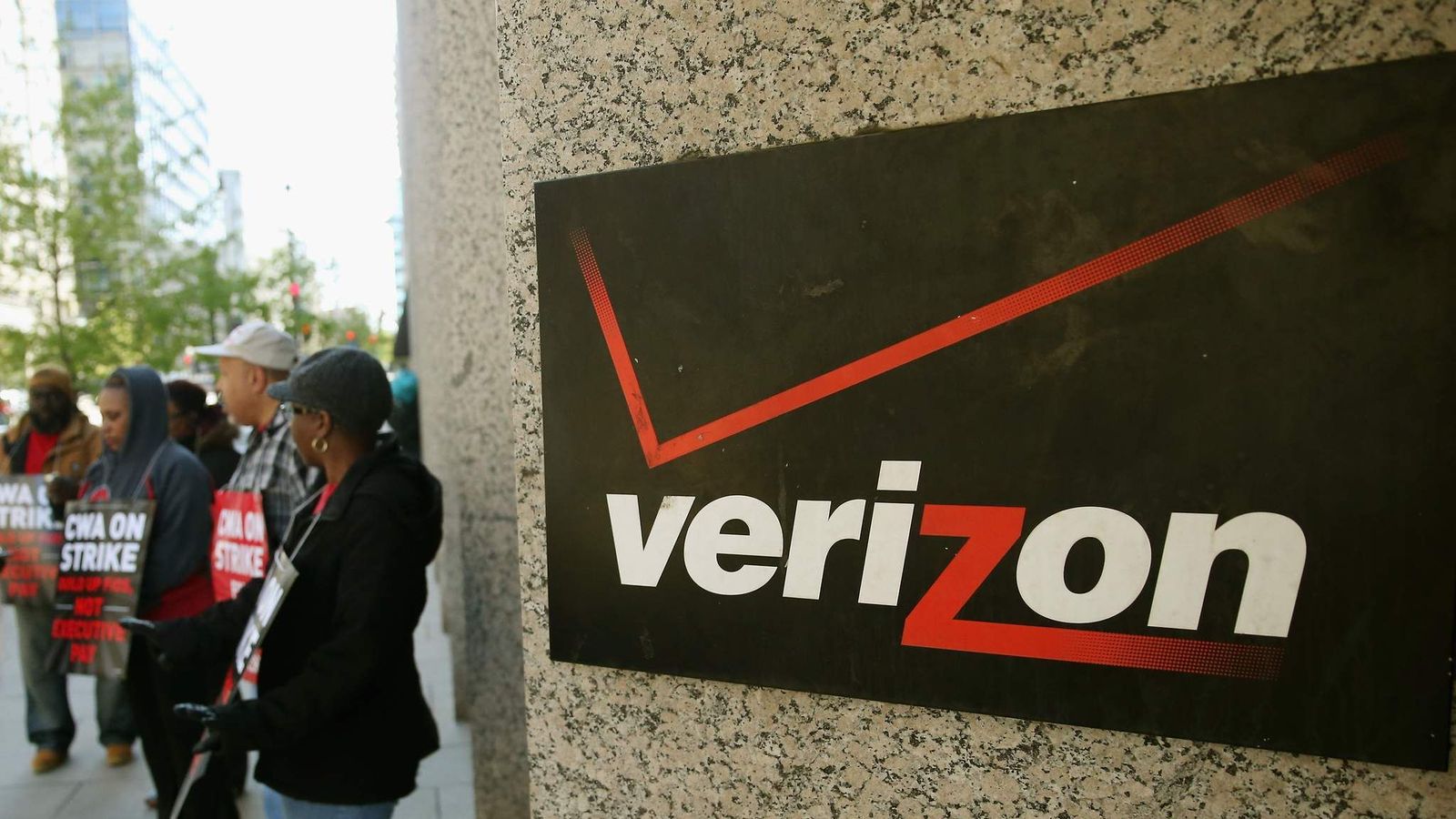 Verizon Workers Strike Amid Contract Dispute | US News | Sky News