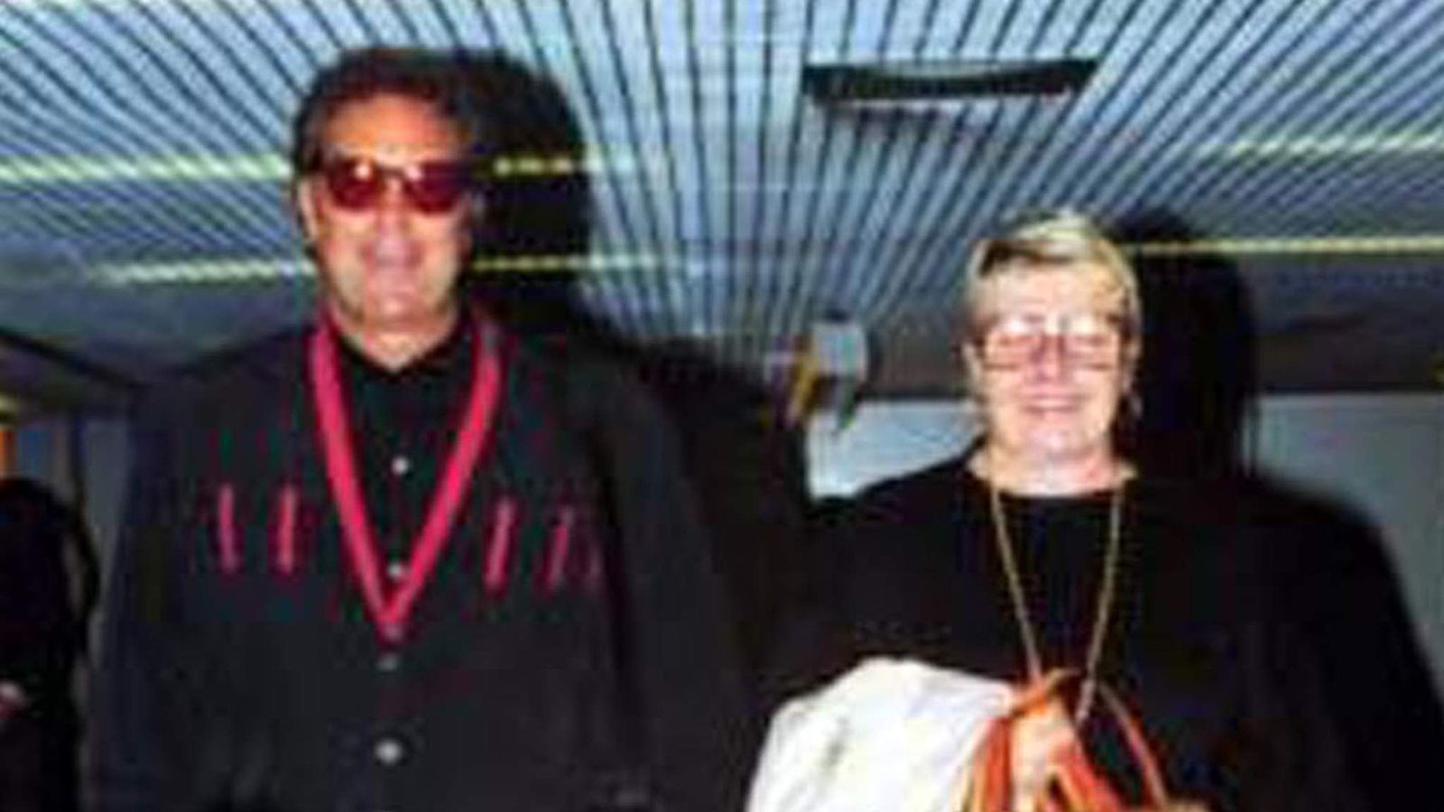 Sir Tom Jones' Wife Of 59 Years Dies Of Cancer | Ents & Arts News | Sky ...