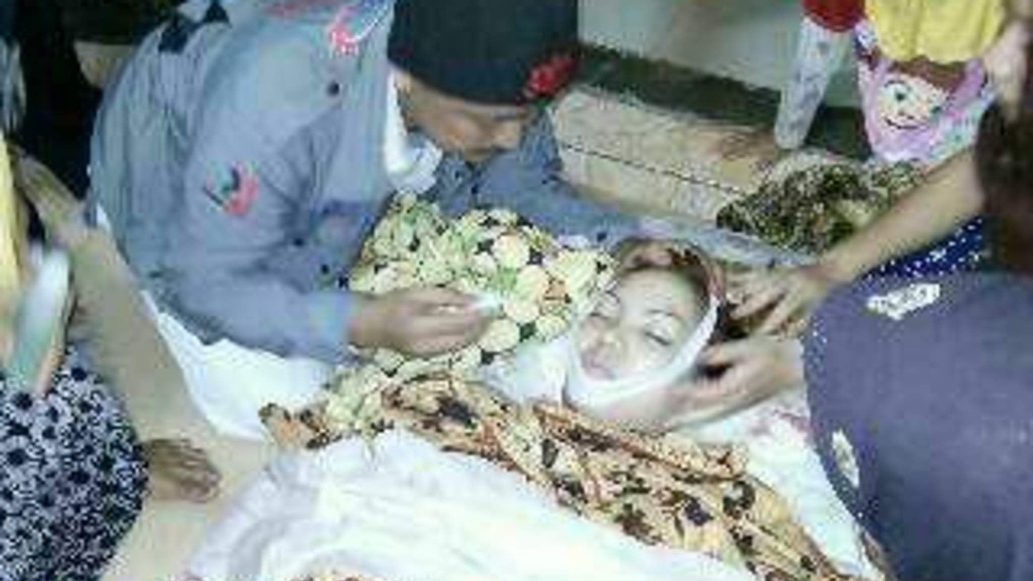 Pop Star Bitten By Cobra Sings On Before Dying | World News | Sky News