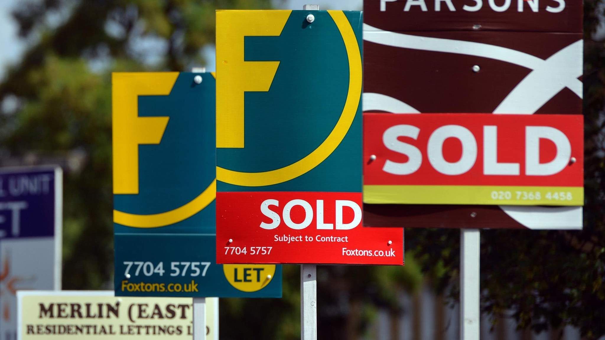Home ownership schemes 'beyond reach' of low earners - report | Money ...