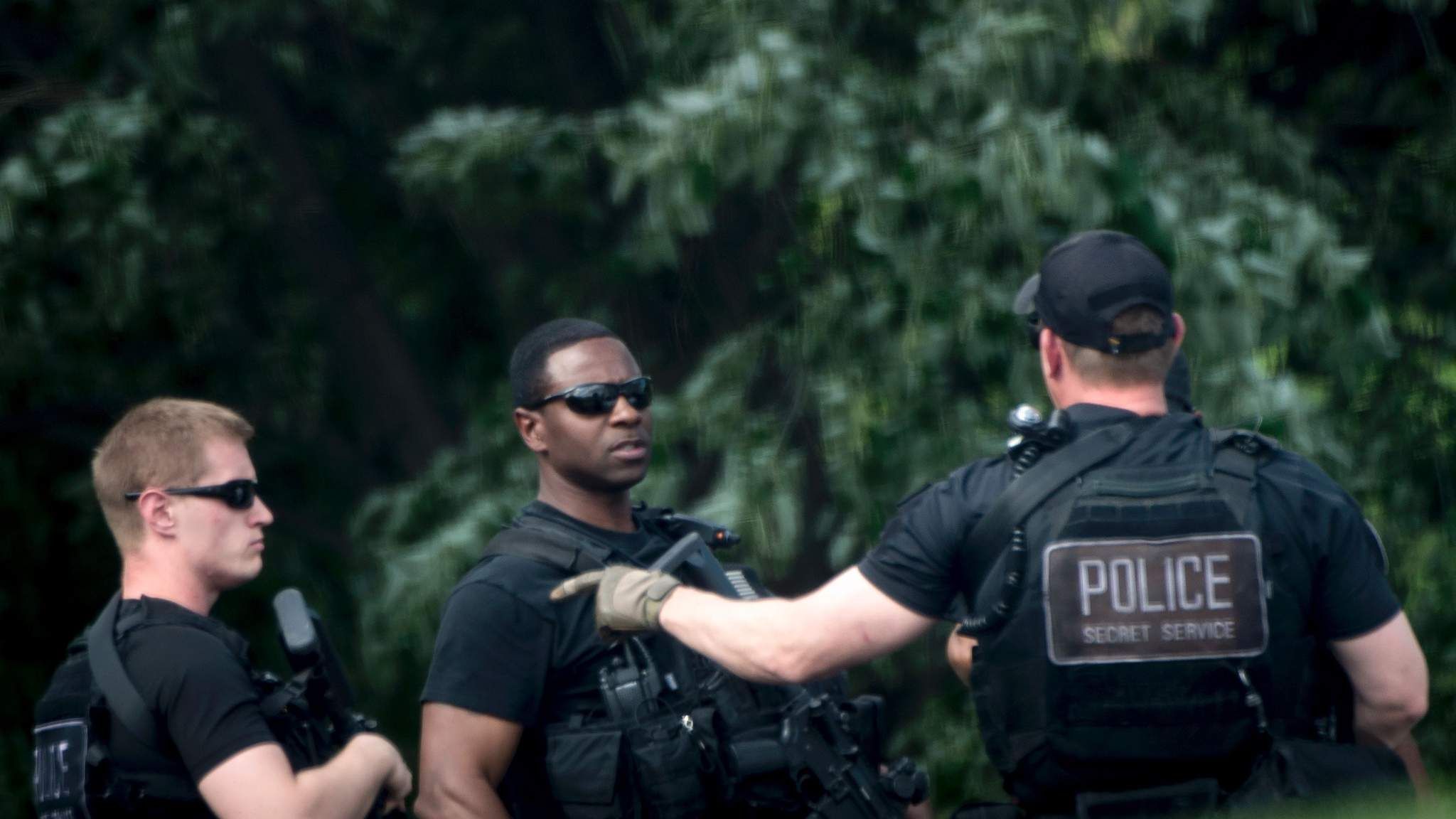 Man Fleeing Robbery Jumps White House Fence | US News | Sky News