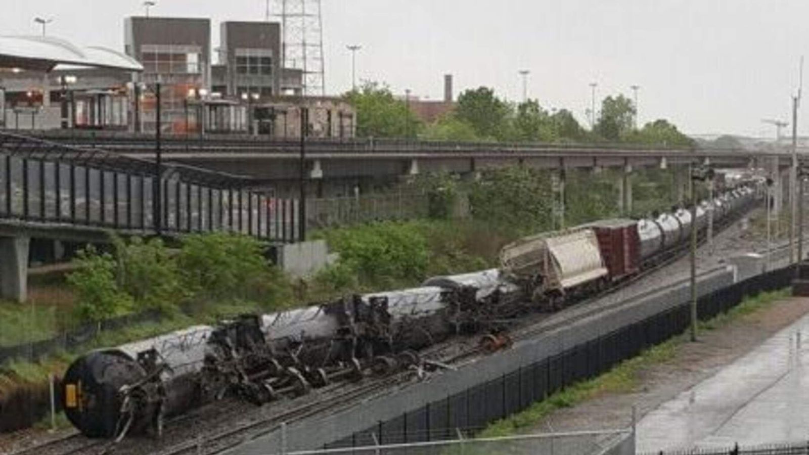 Chemical Leak After Freight Train Derails | US News | Sky News