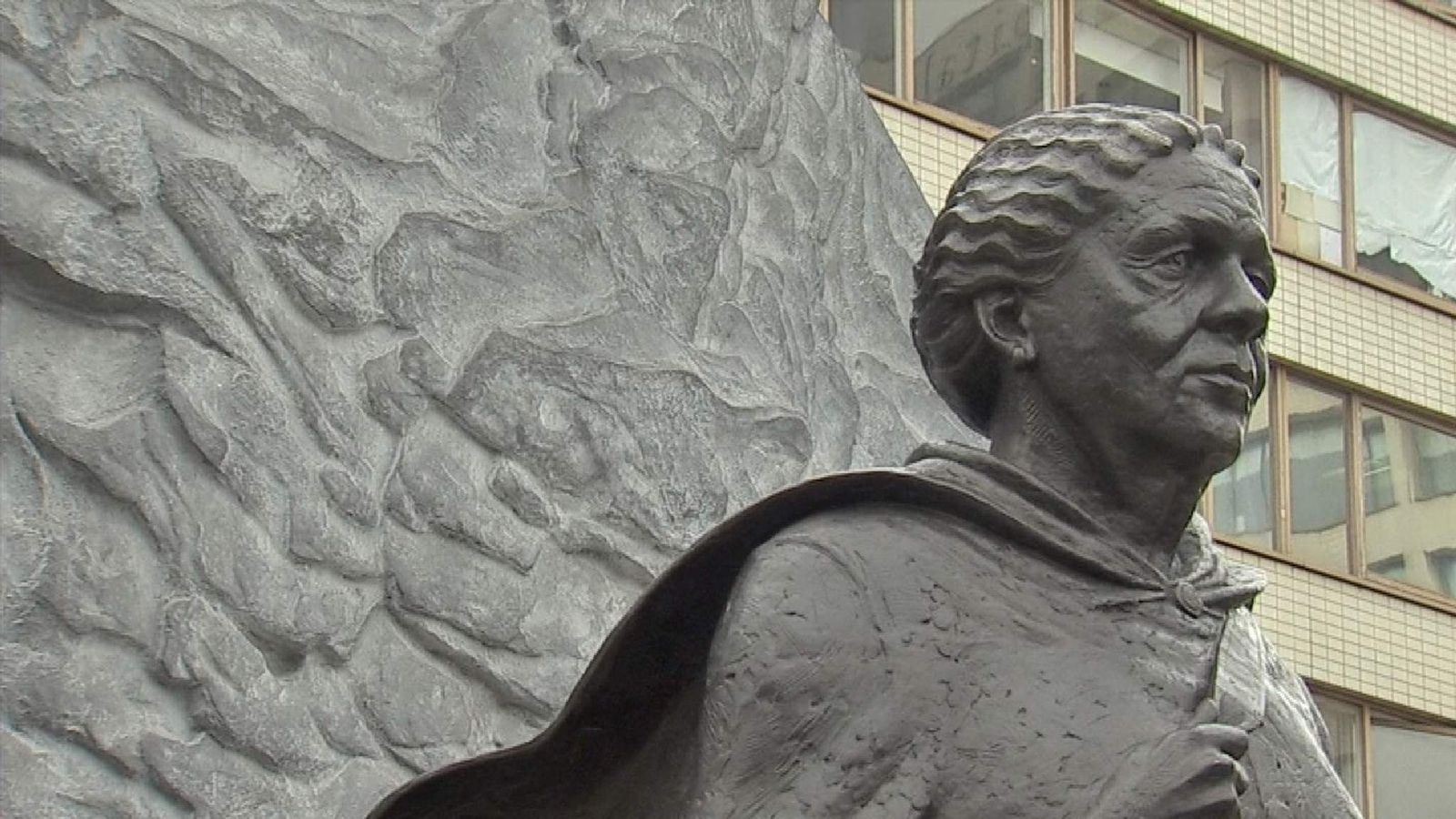 'Glorious Day' As Memorial For Battlefield Nurse Is Unveiled In London ...