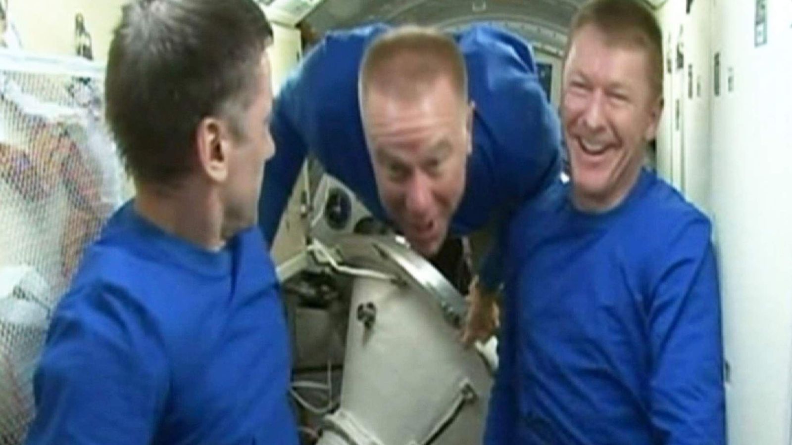 British Astronaut Tim Peake Boards Soyuz Capsule To Take Him Home ...
