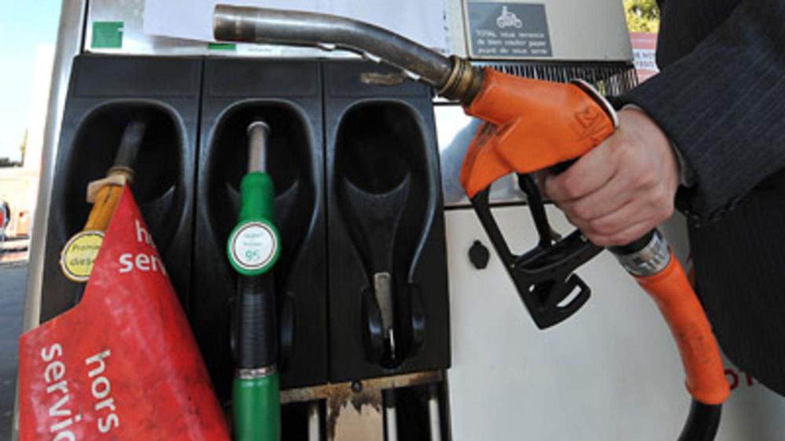 French Oil Refinery Workers End Strike | World News | Sky News