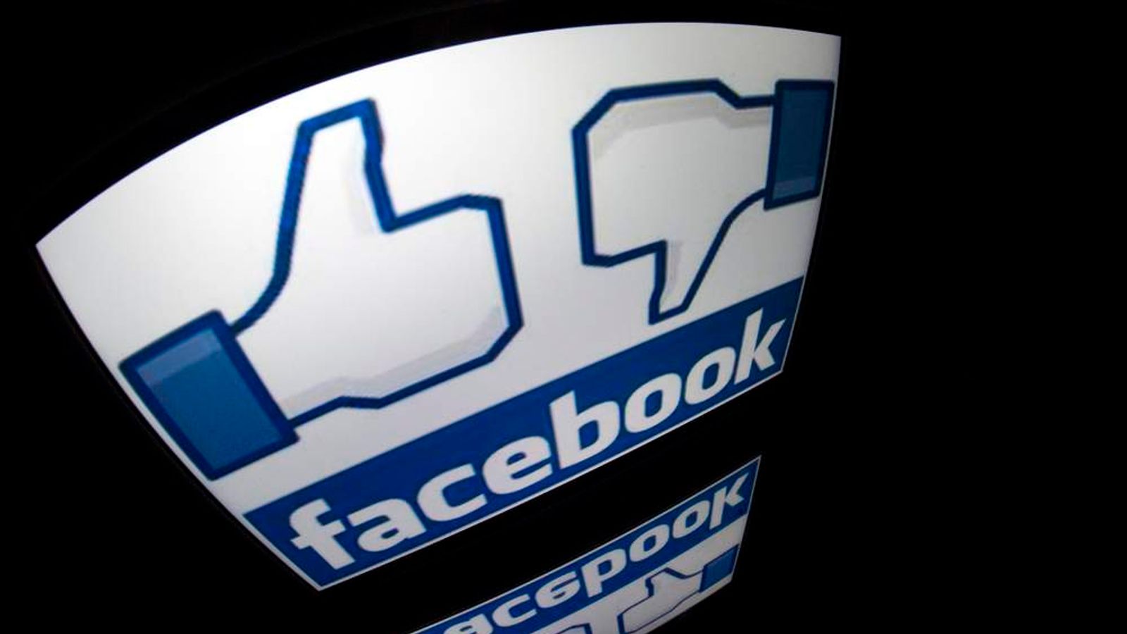 Facebook 'Headed For Social Media Graveyard' | Science, Climate & Tech ...