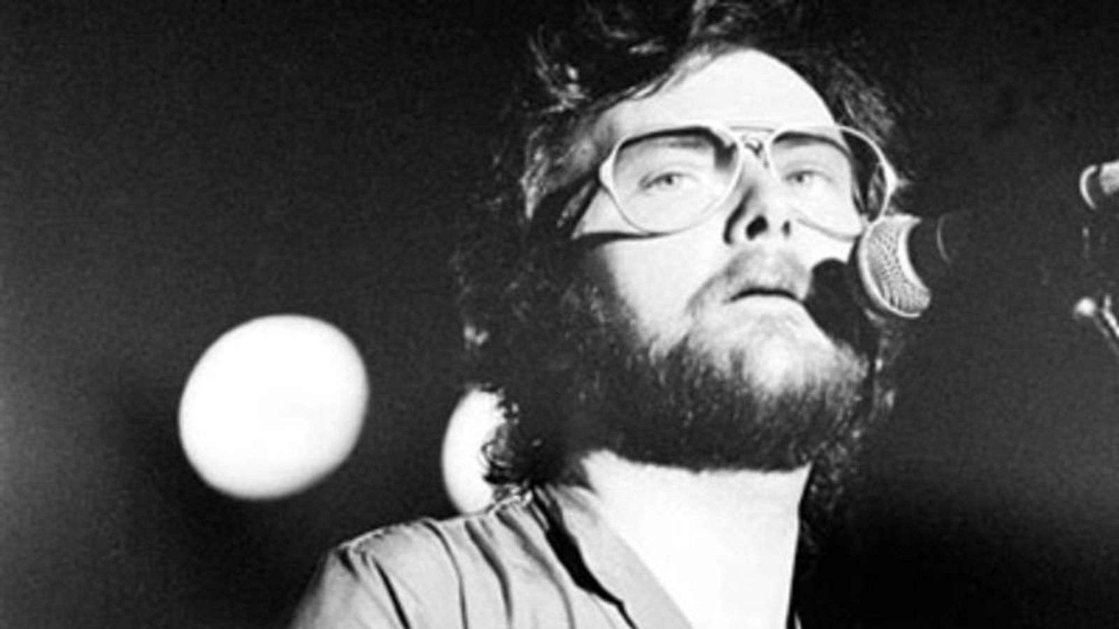 Mourners' Farewell To Singer Gerry Rafferty | Ents & Arts News | Sky News