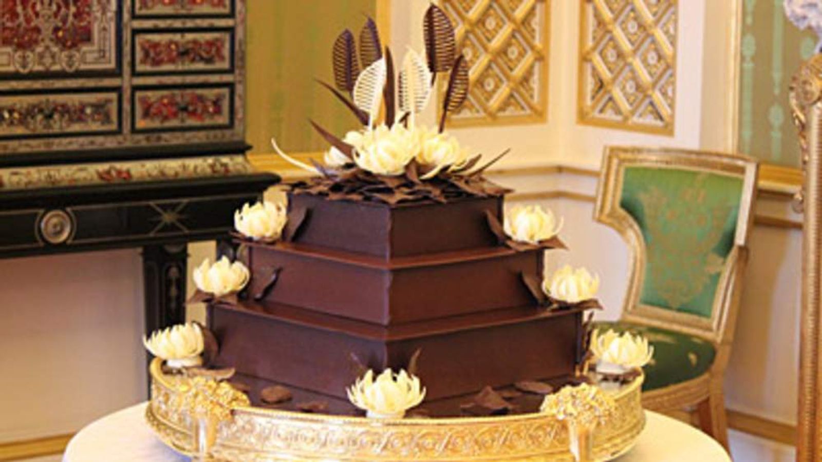 Lunch Menu: Canapes, Cake And Champagne | Scoop News | Sky News