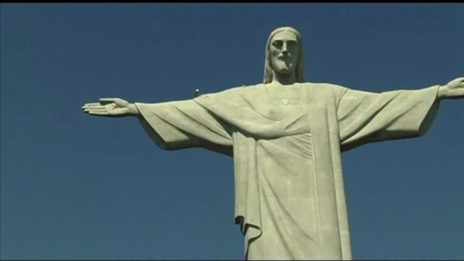 Rio Statue Gets Lightning Repairs | World News | Sky News
