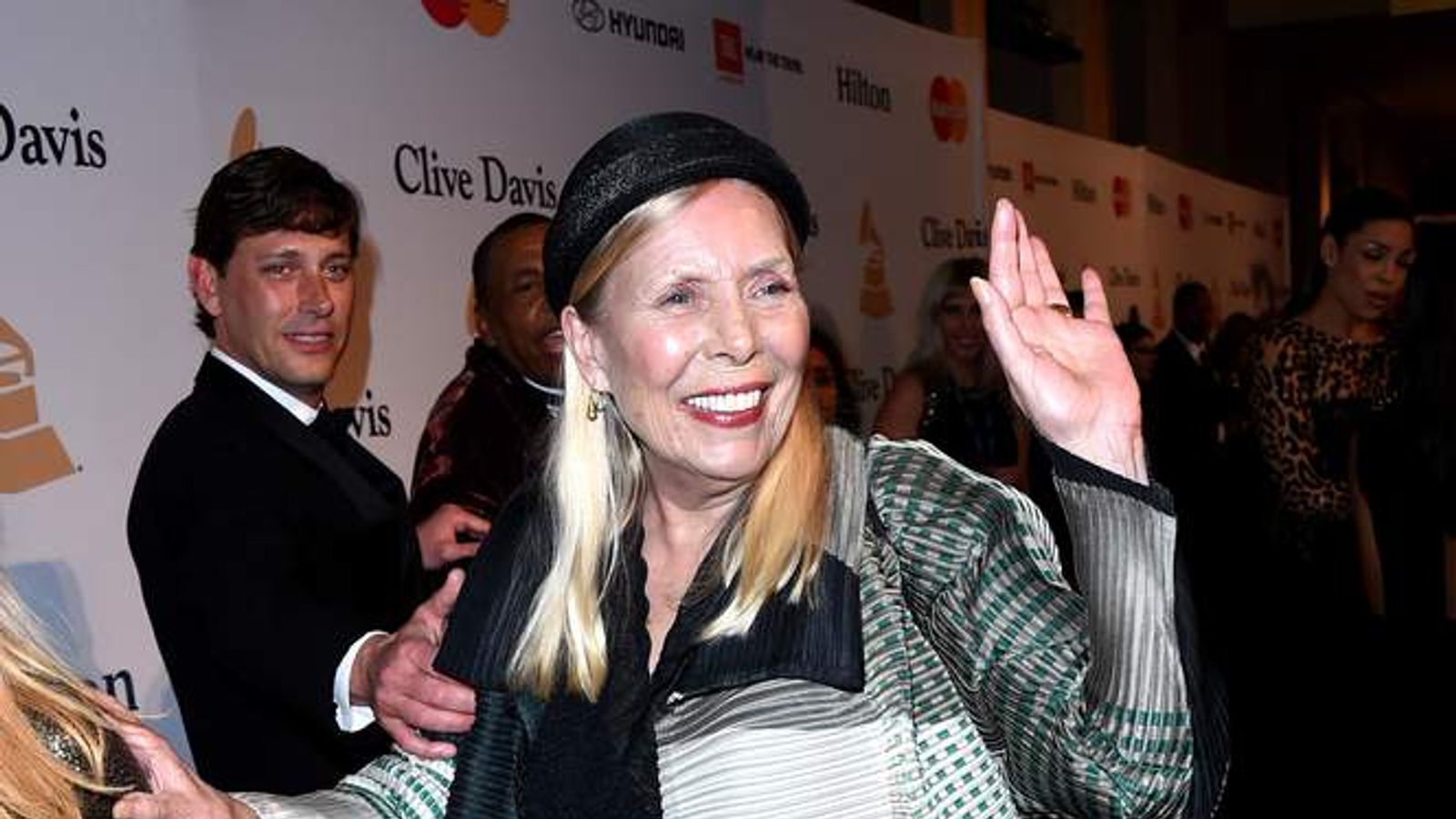 Singer Joni Mitchell Rushed To Hospital | Ents & Arts News | Sky News Singer Joni Mitchell Rushed To Hospital | Ents & Arts News | Sky News