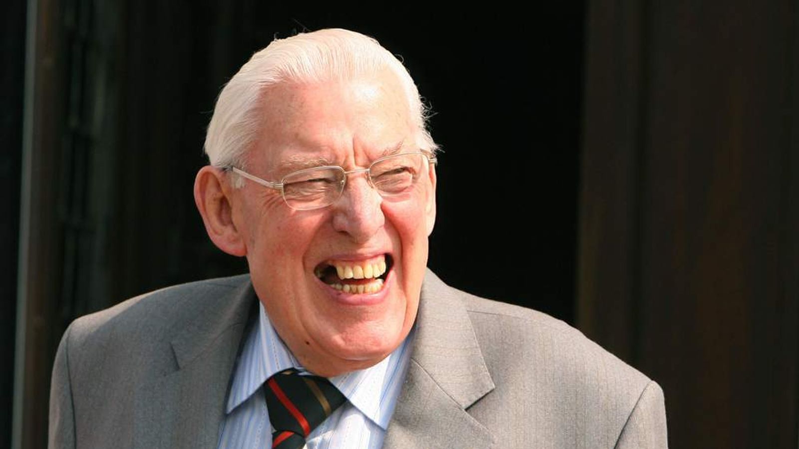 Ex-Democratic Unionist Leader Ian Paisley Dies | Politics News | Sky News