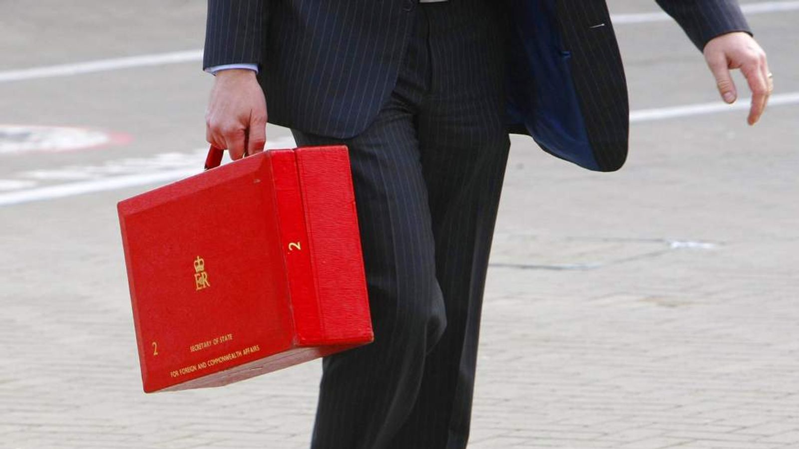 Cameron 'Leaves Red Box On Train Table' | Politics News | Sky News