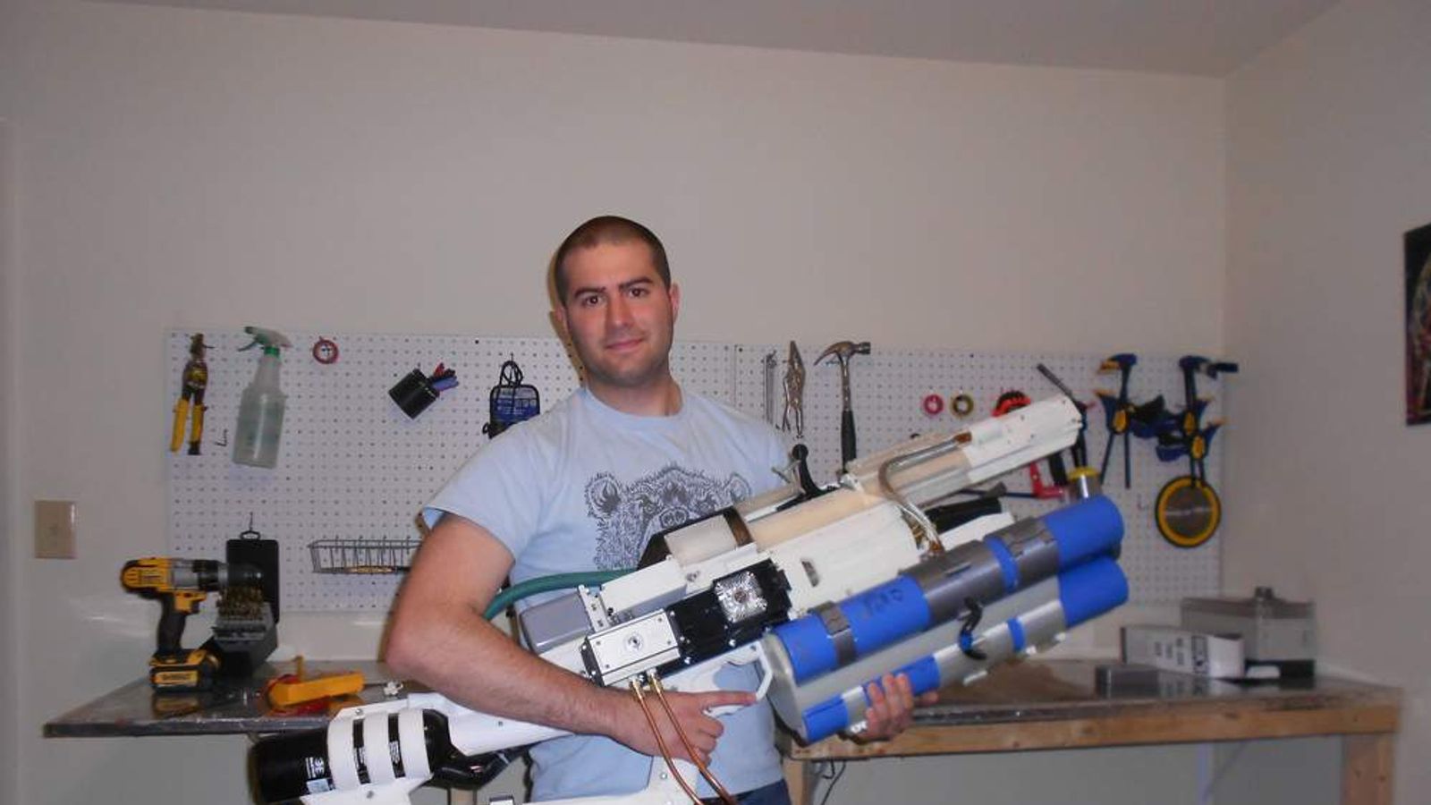 Man Builds 1,000-Volt 560mph Railgun At Home | Science, Climate & Tech ...