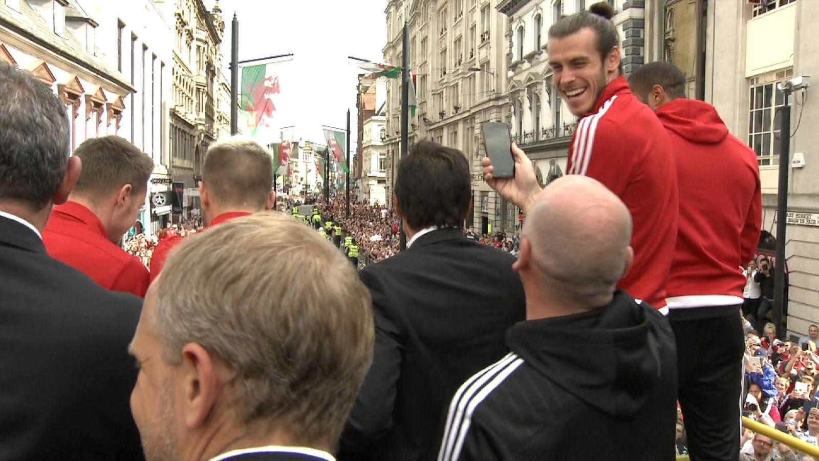 Rapturous Fans Greet Wales Squad In Cardiff | UK News | Sky News