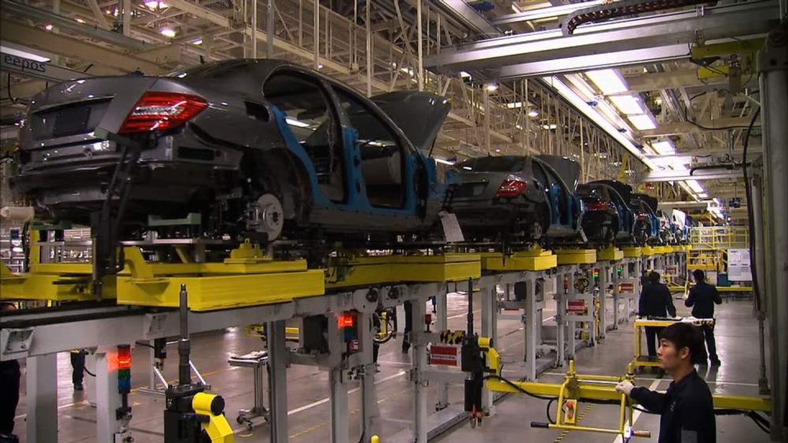 China's Car Manufacturing Market Cruises Ahead | World News | Sky News