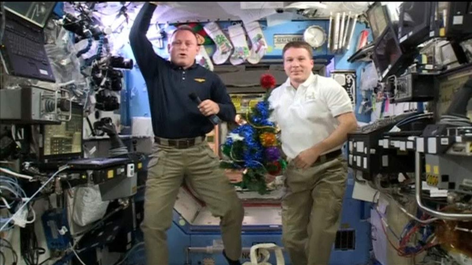NASA Astronauts Deliver Xmas Message From International Space Station ...