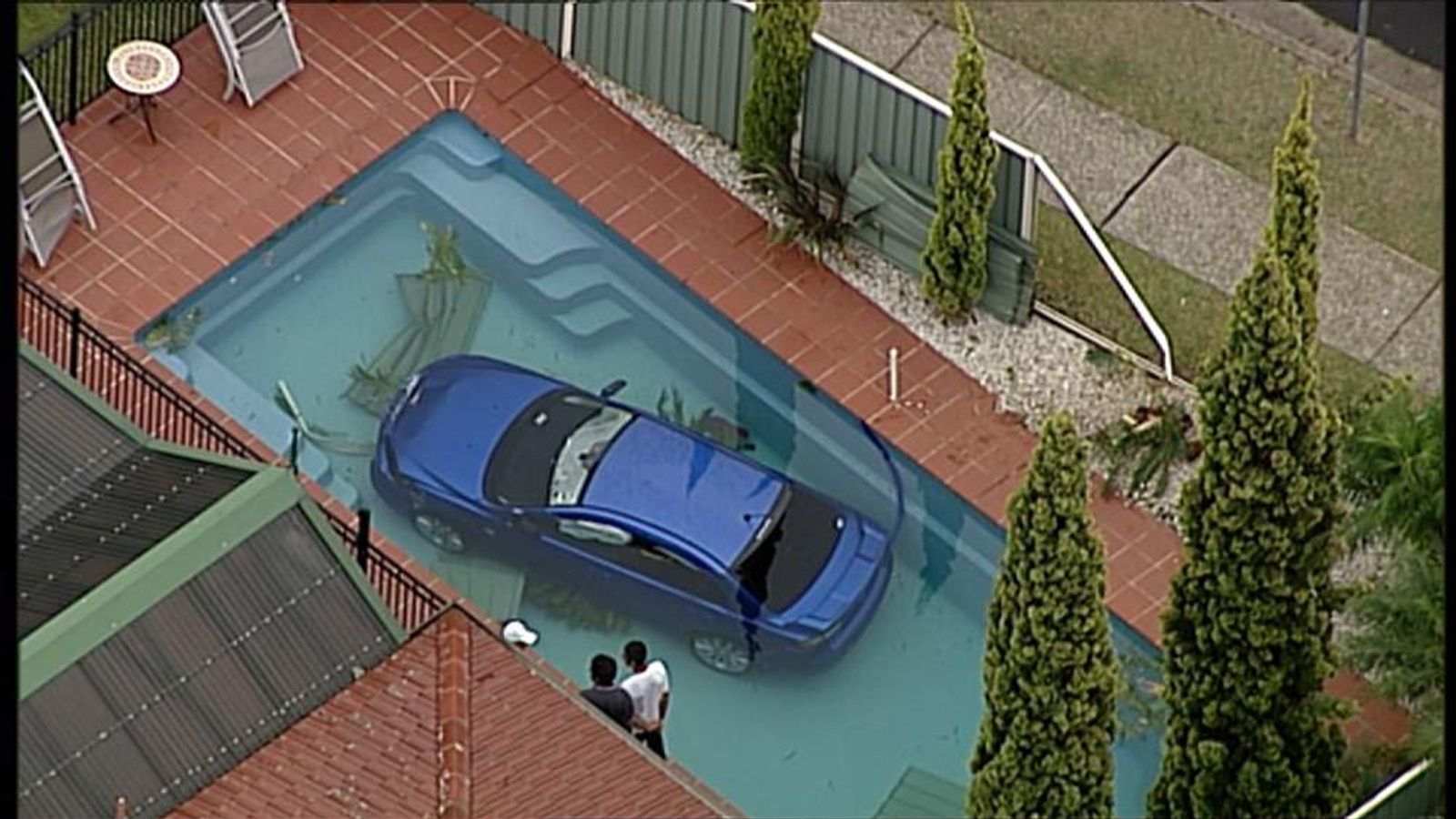 Vehicle Ends Up In Pool After Collision At Roundabout | Scoop News ...