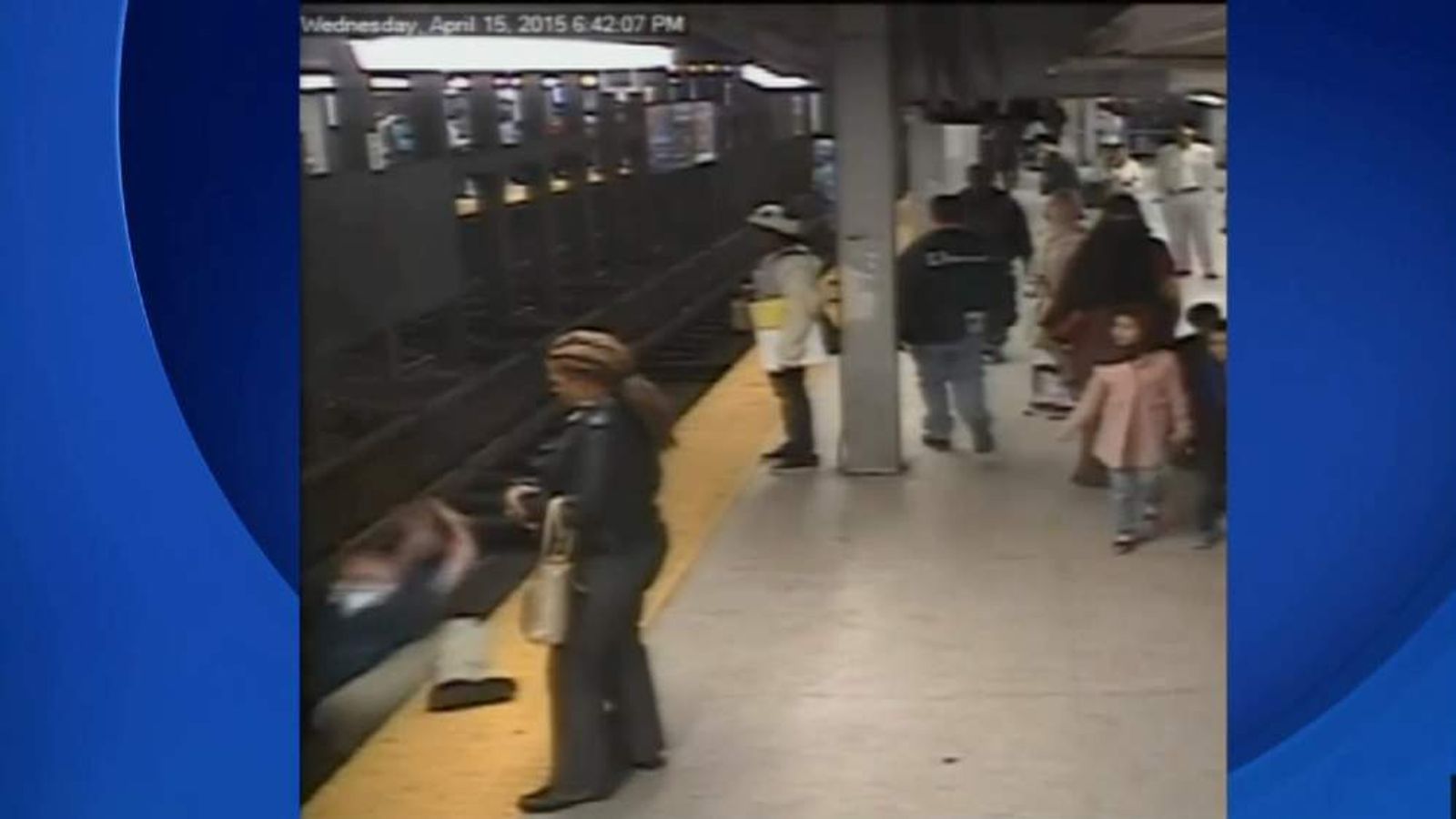 Good Samaritan Saves Commuter Who Fell On To Subway Tracks | Scoop News ...