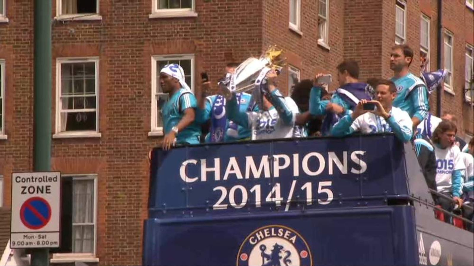 Chelsea FC Celebrate Premier League Win In West London Parade | Scoop ...