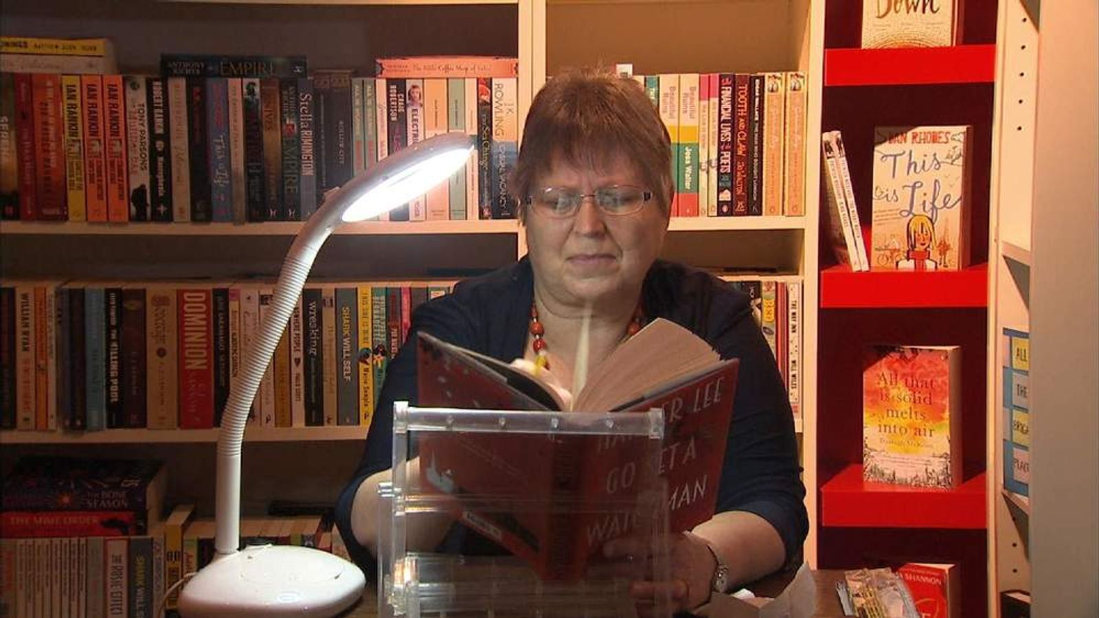 Speed Reader Takes 25 Minutes To Finish Lee Book | Scoop News | Sky News