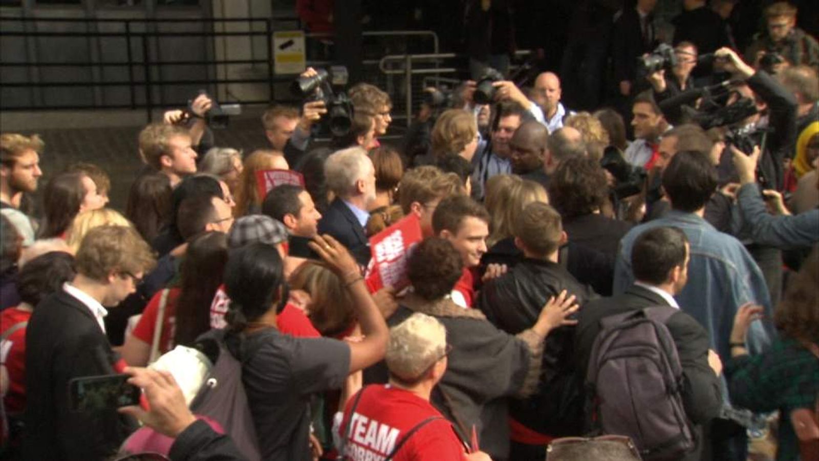 Corbyn Arrives At Election Count To Crowds Singing 'The Red Flag ...