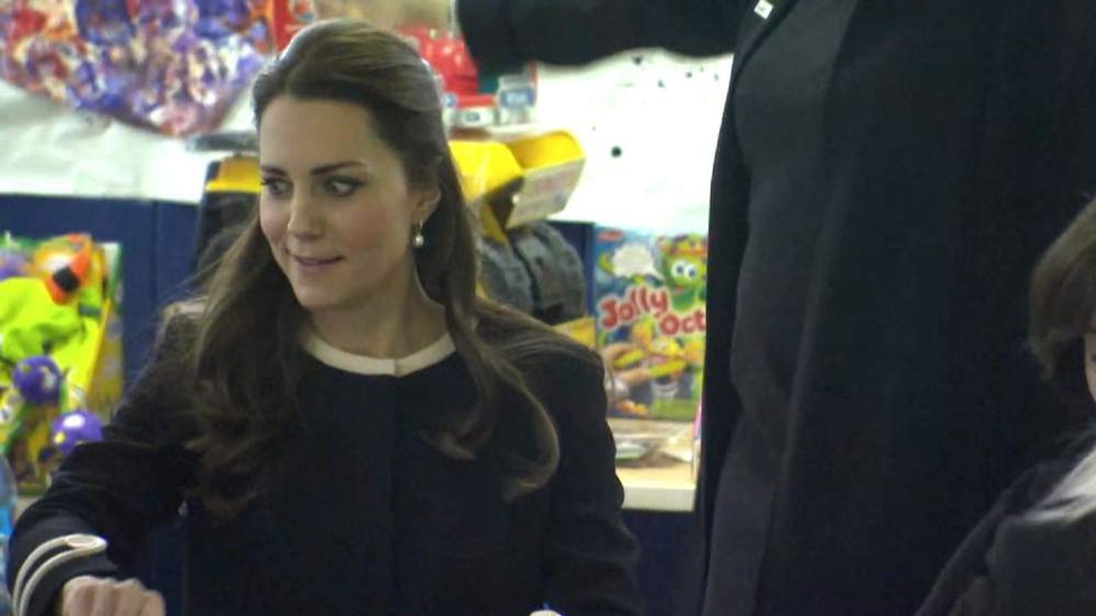 Video: Kate Rolls Eyes At 'Keep Wrapping' Order | US News | Sky News