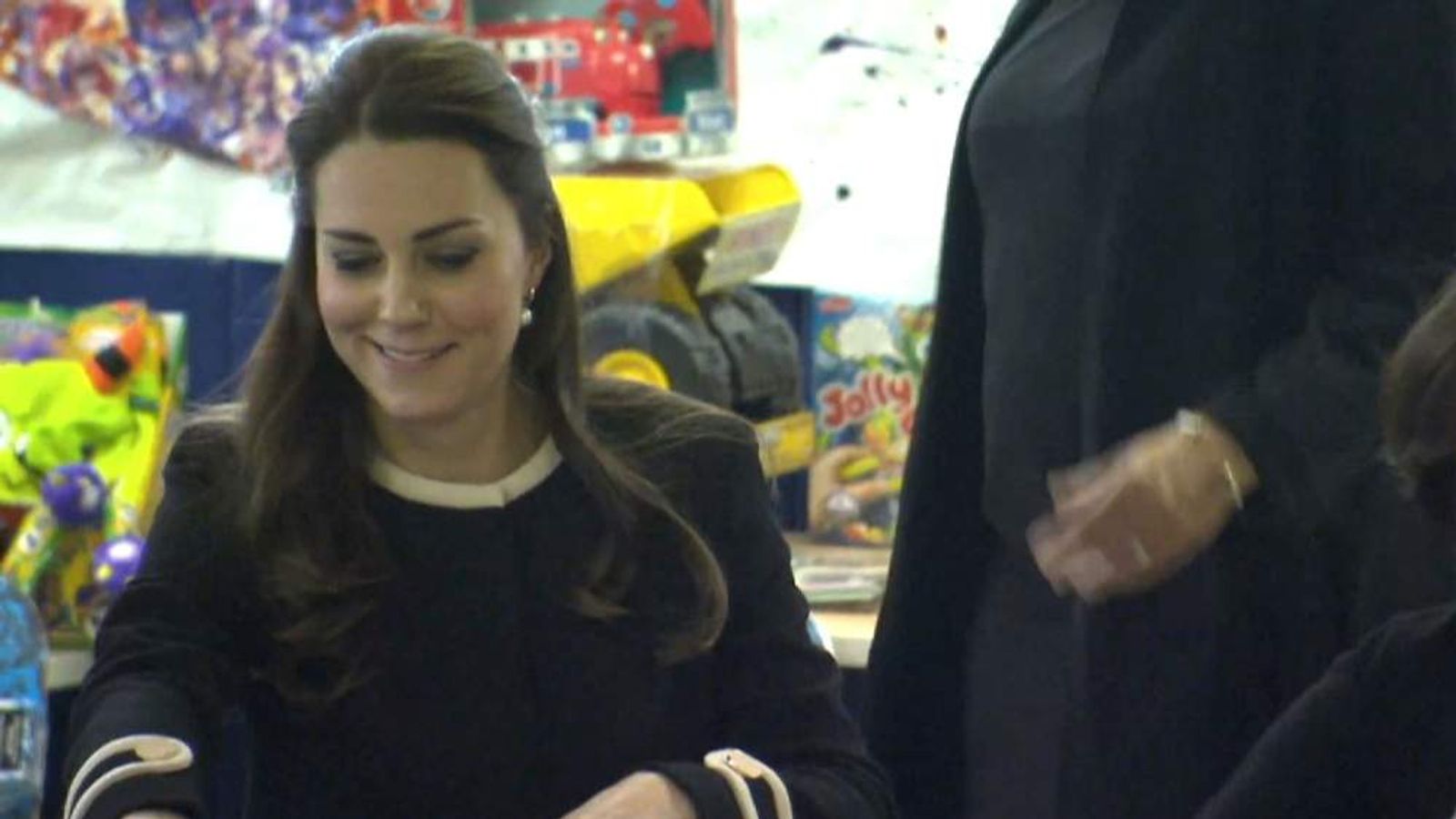 Video: Kate Rolls Eyes At 'Keep Wrapping' Order | US News | Sky News
