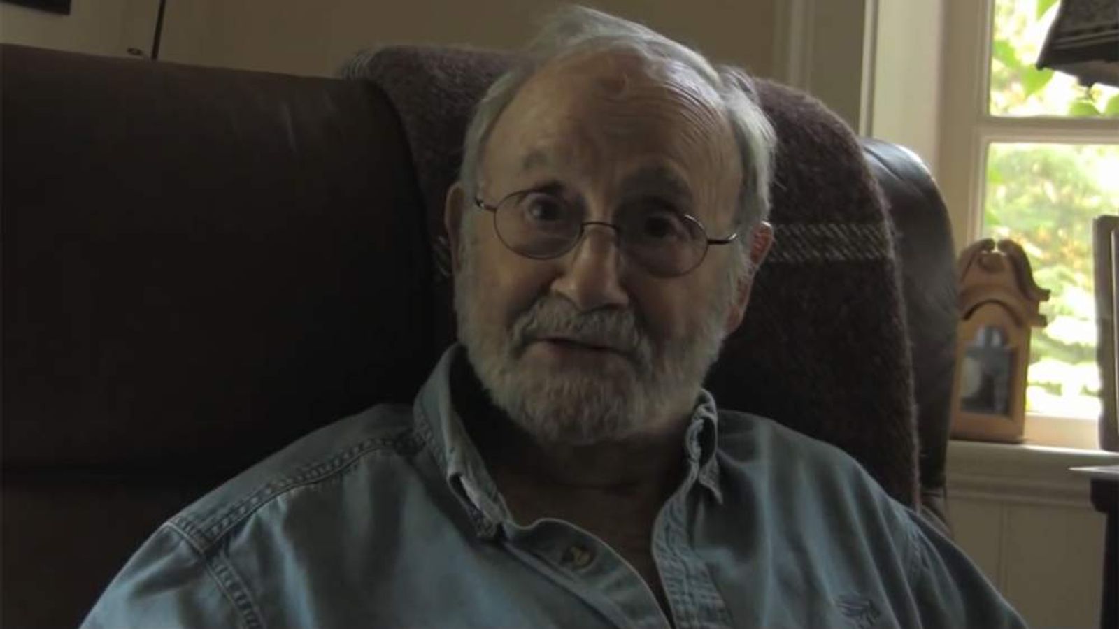 Hollywood Trailer Voiceover Icon Hal Douglas Dies | World News | Sky News