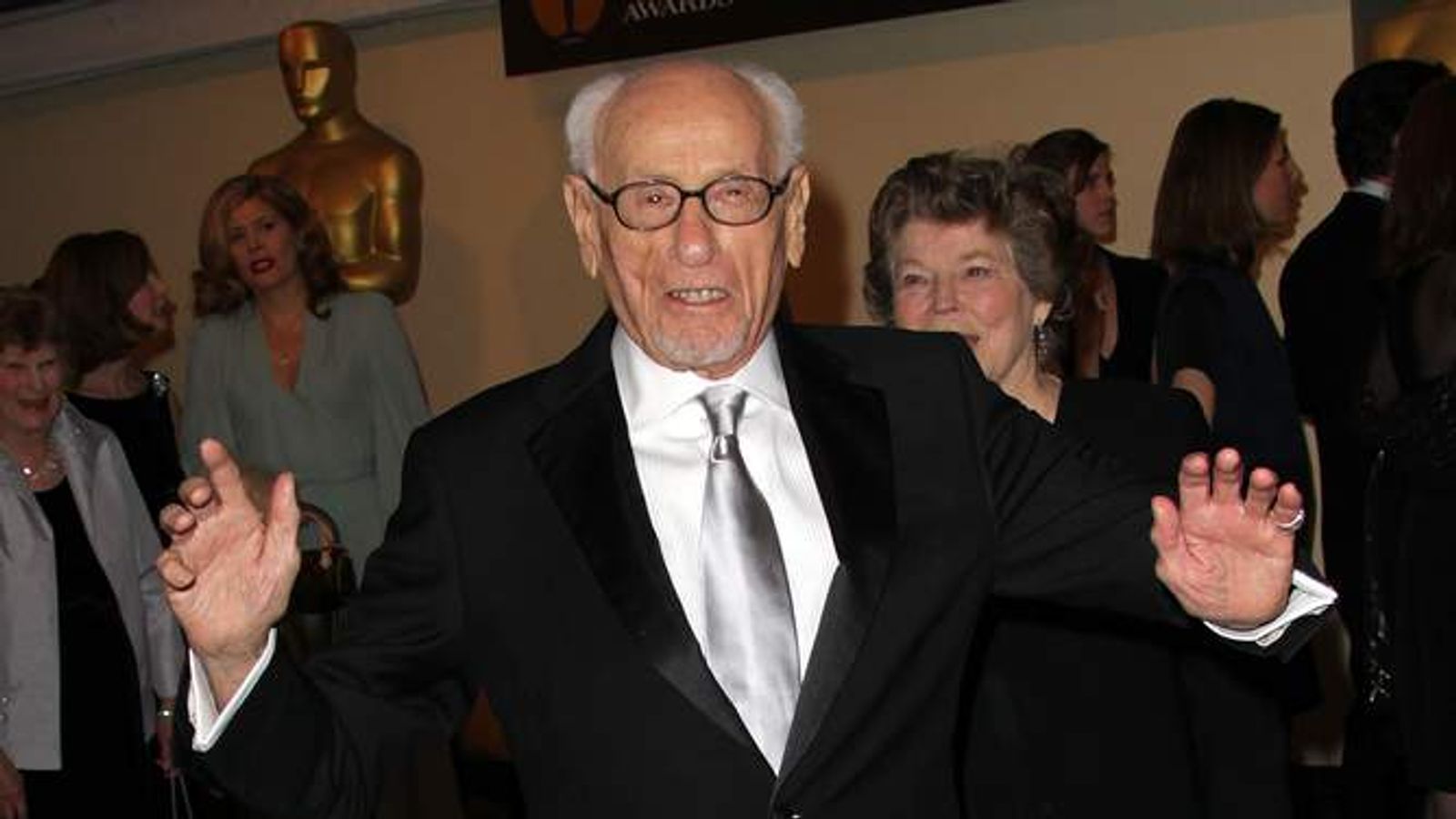 Magnificent Seven Actor Eli Wallach Dies | Ents & Arts News | Sky News