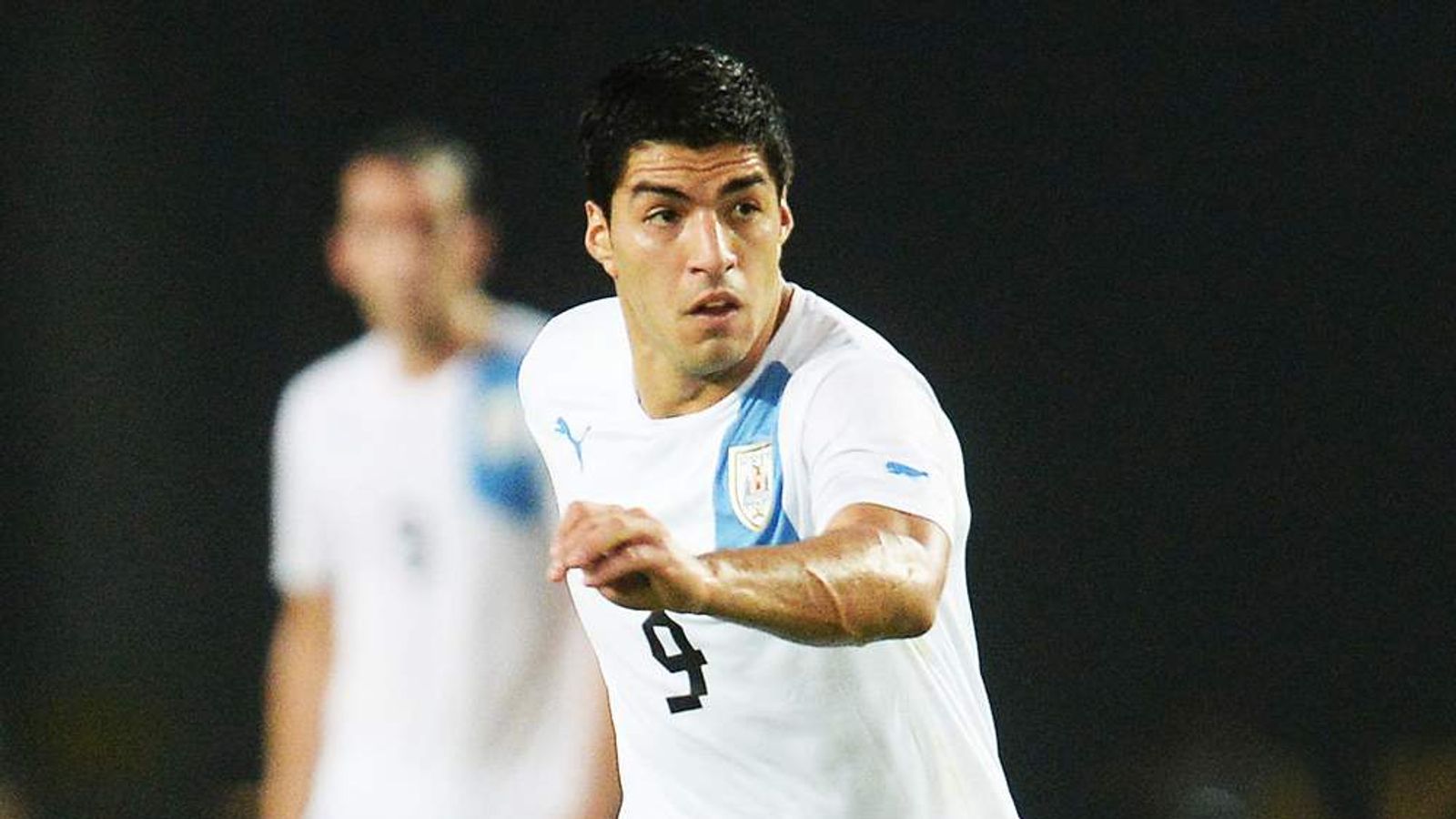 Suarez Trains After Apology | Scoop News | Sky News