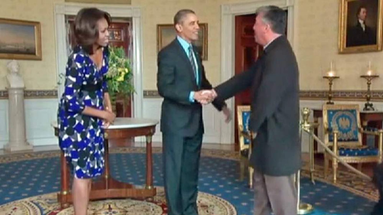 Obamas Surprise Visitors To The White House | US News | Sky News