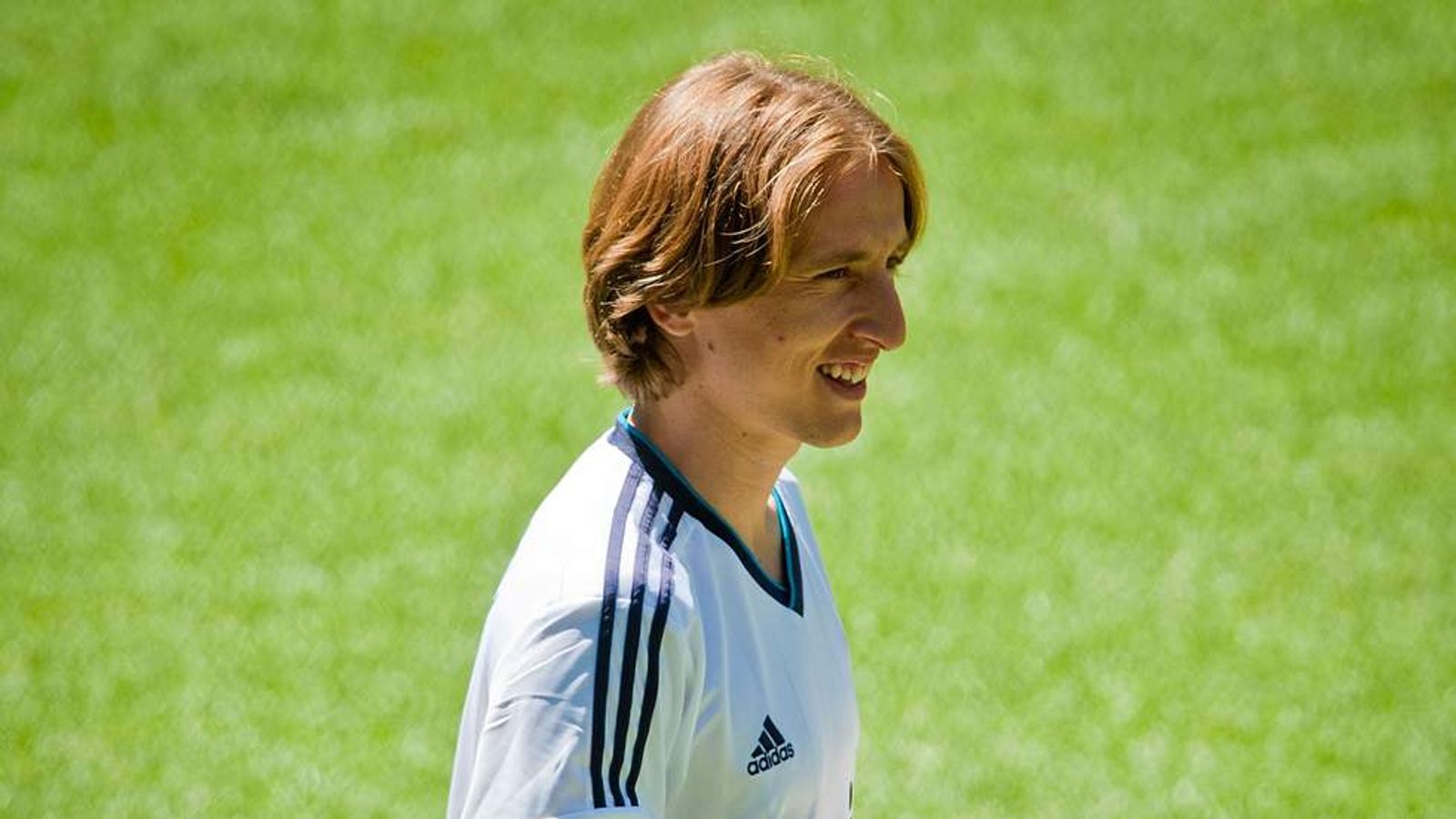 Modric Completes Real Madrid Move | Scoop News | Sky News