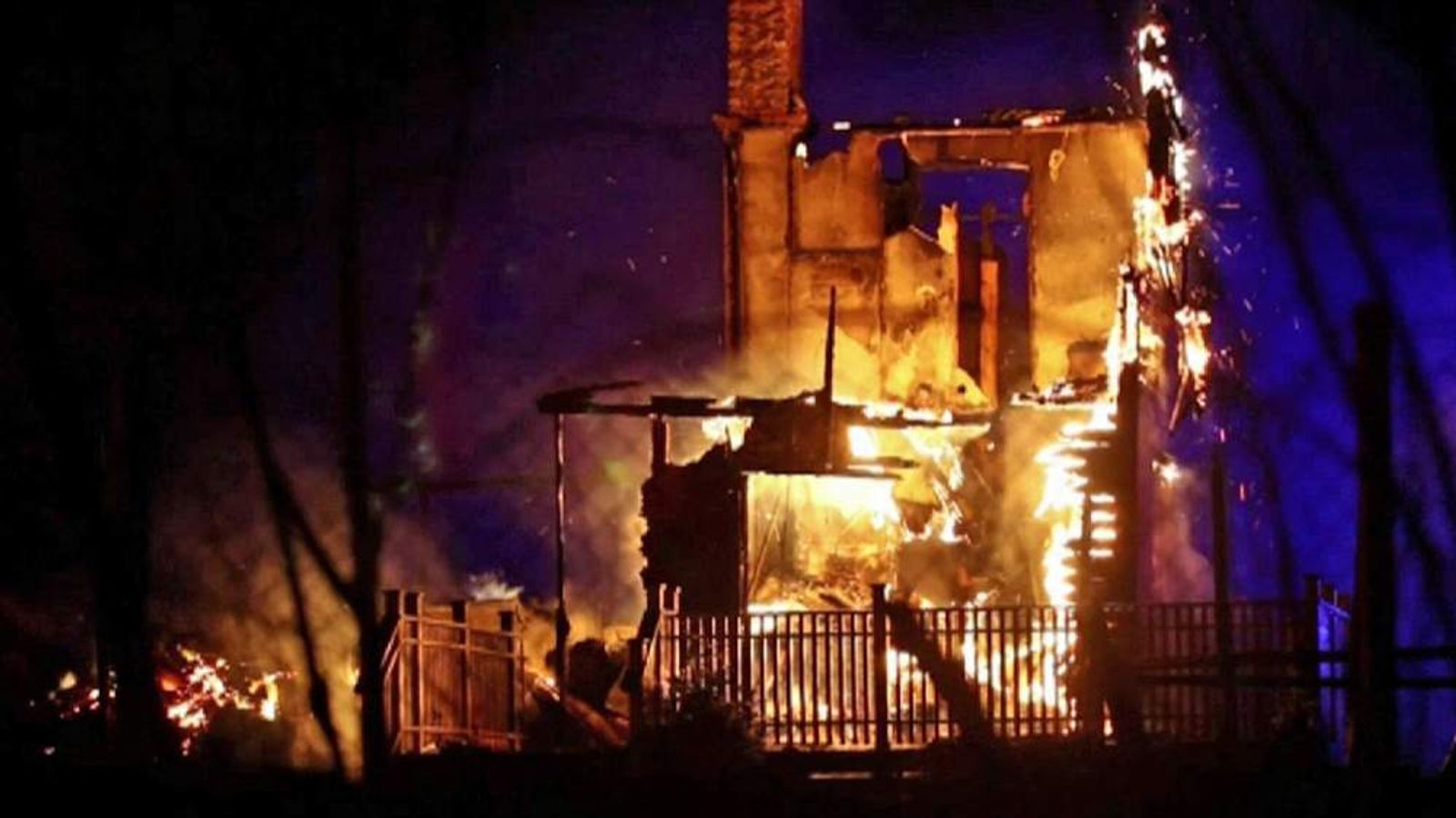 Norway Fire: Laerdal Inferno Engulfs Village | World News | Sky News