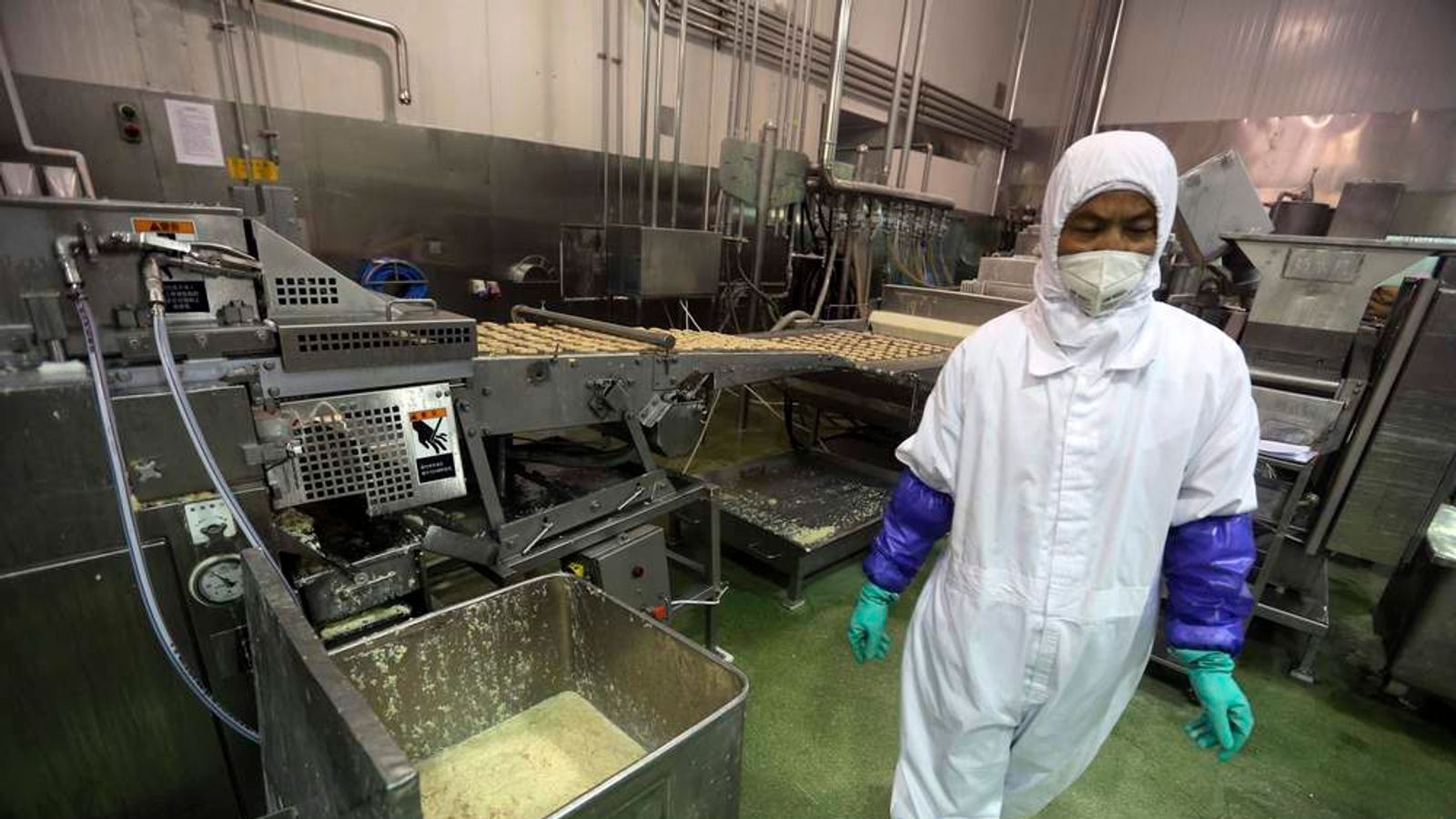 McDonald's And KFC Probe 'Rotten Meat' Supplier | World News | Sky News