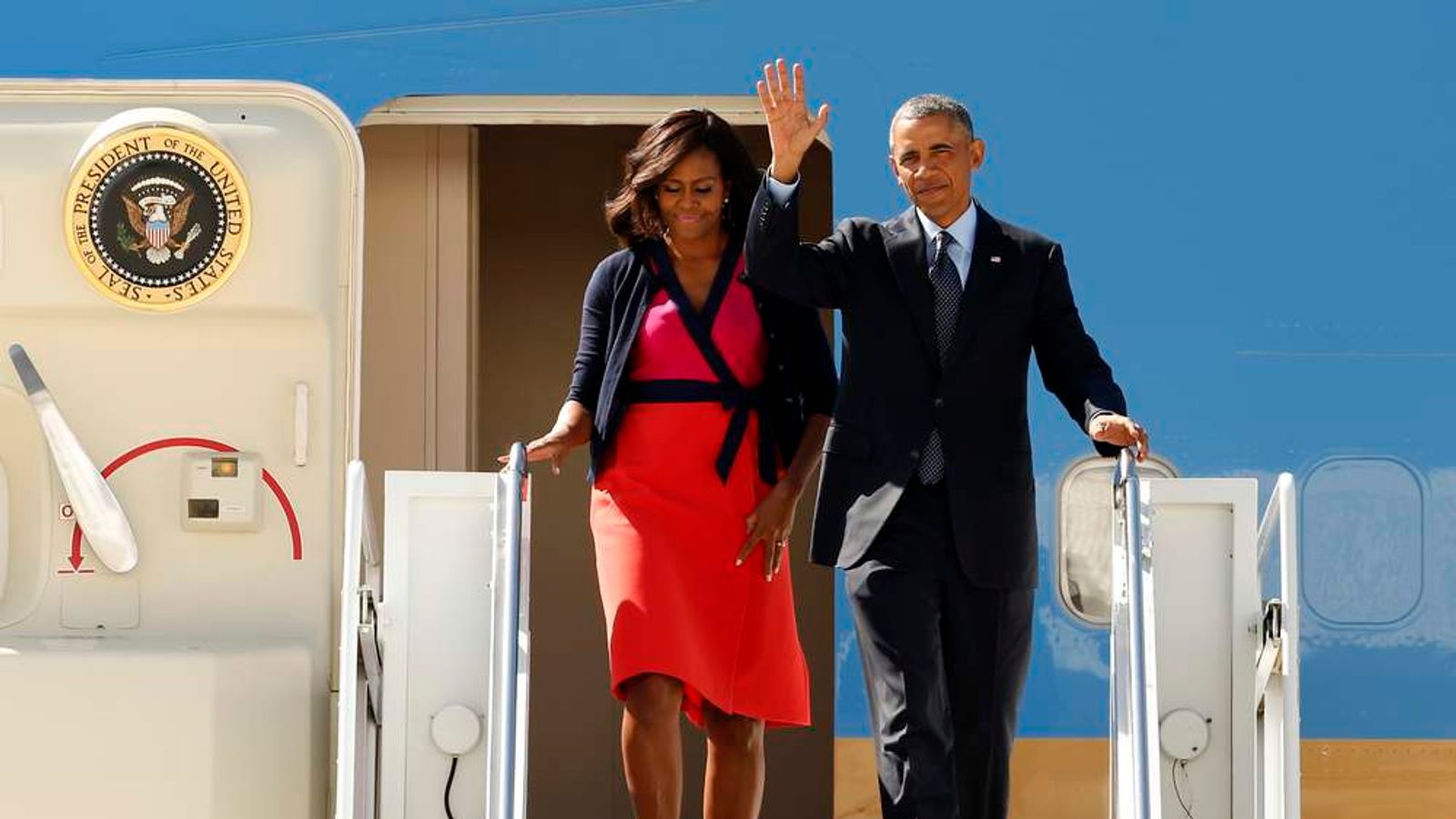 Obama's Credit Card Declined At Restaurant | US News | Sky News