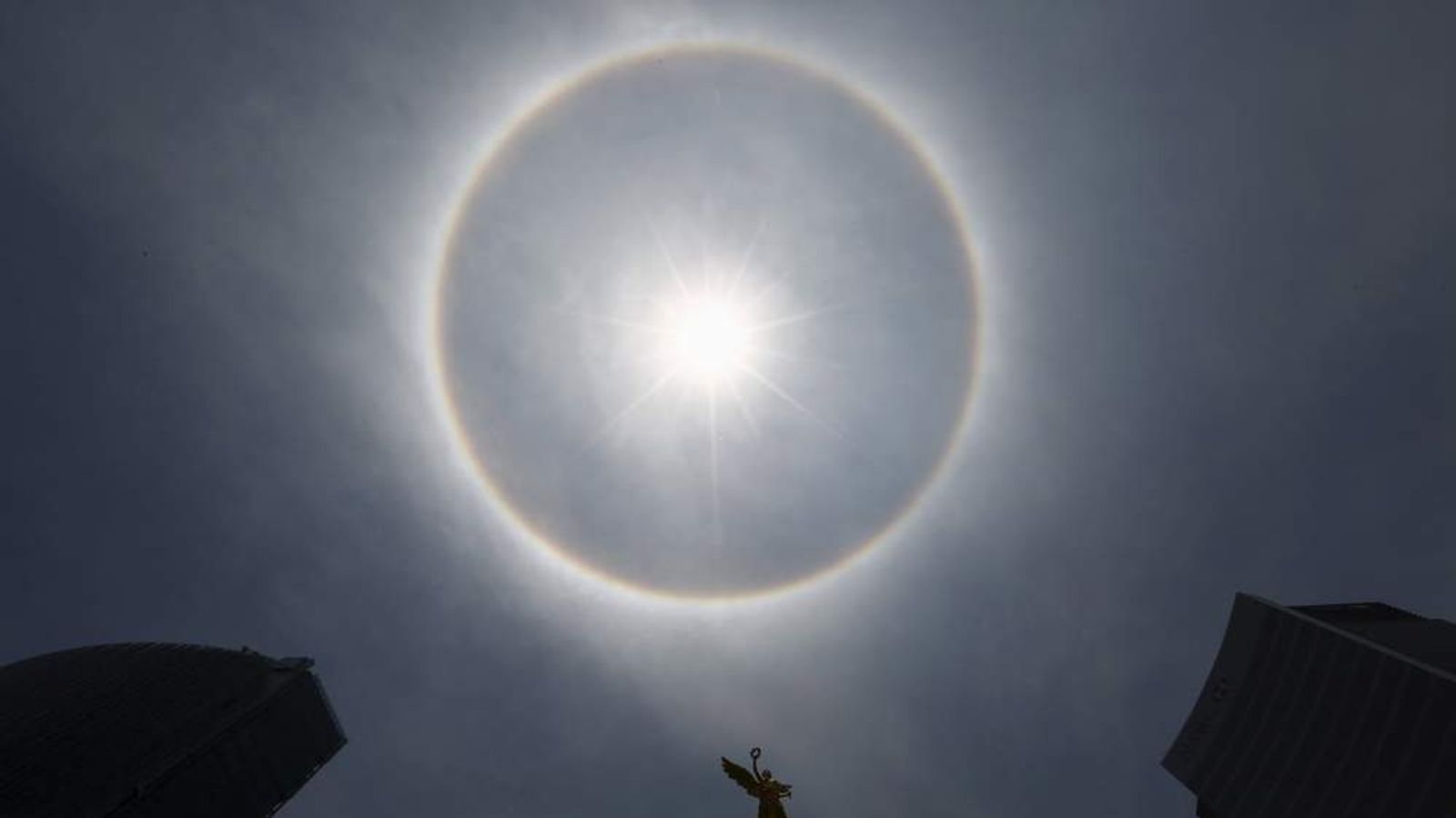 Solar Halo Glistens Over Mexico City Landmarks | Scoop News | Sky News