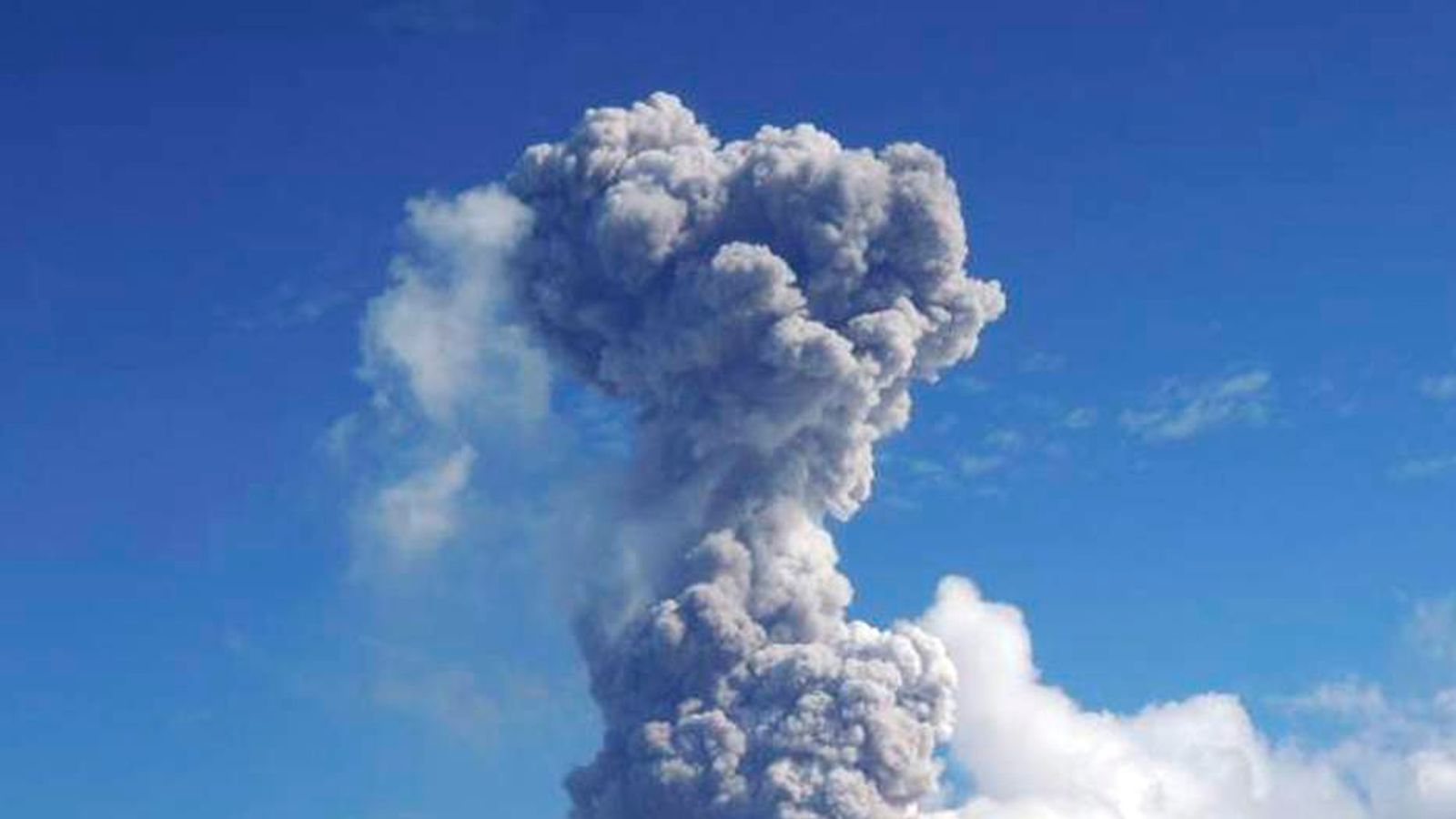 Philippines: Mayon Volcano Eruption Kills Five | World News | Sky News