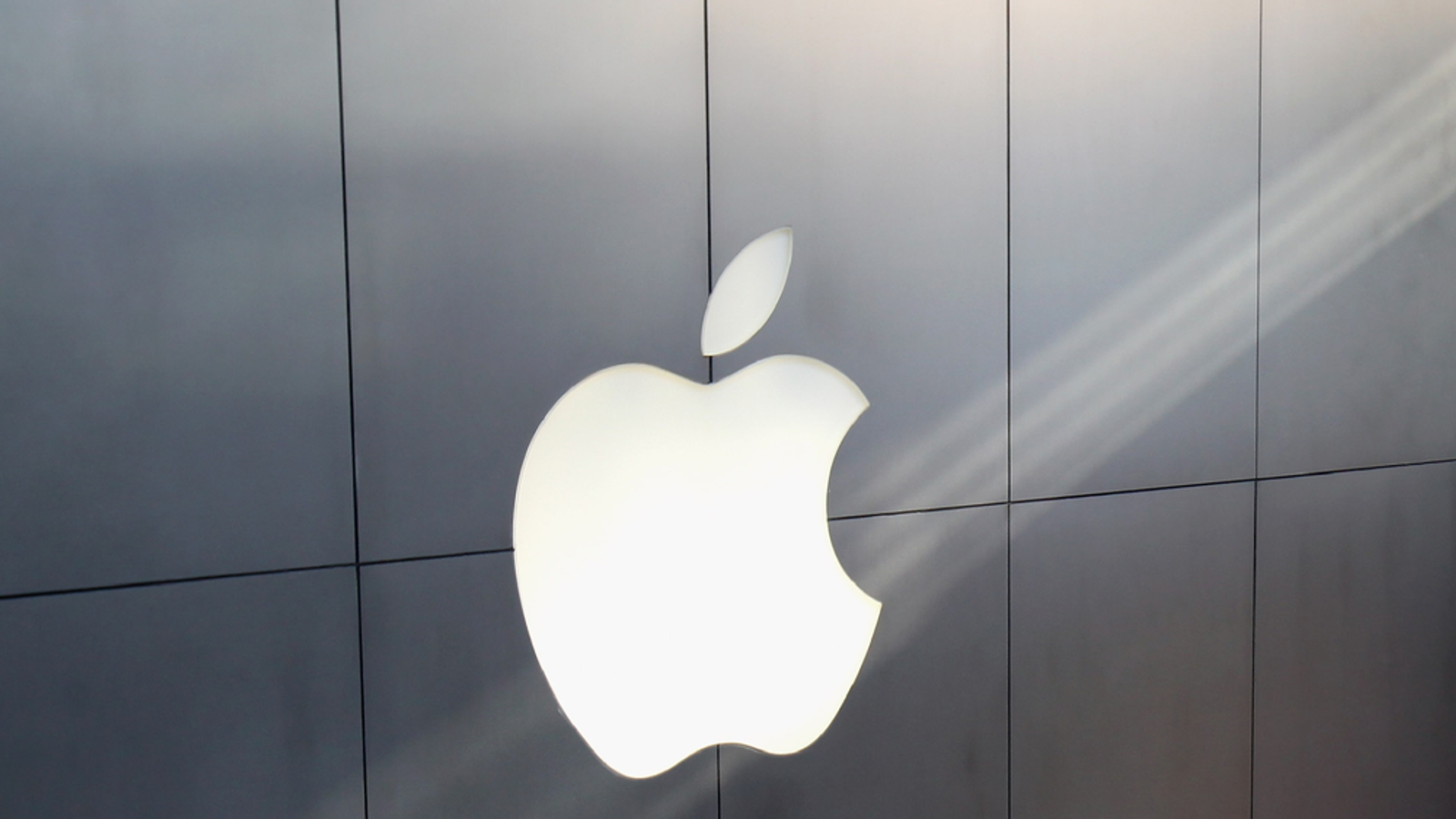 Apple To Open Manufacturing Plant In Arizona | US News | Sky News