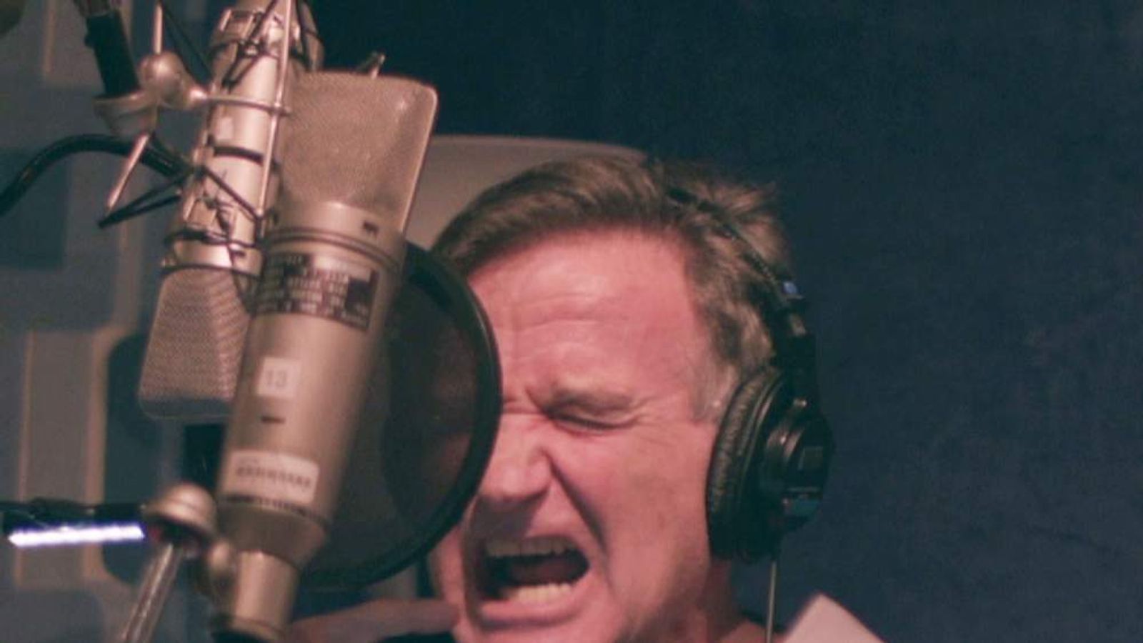 Exclusive Footage Of Robin Williams Recording Voiceover In Last Film ...