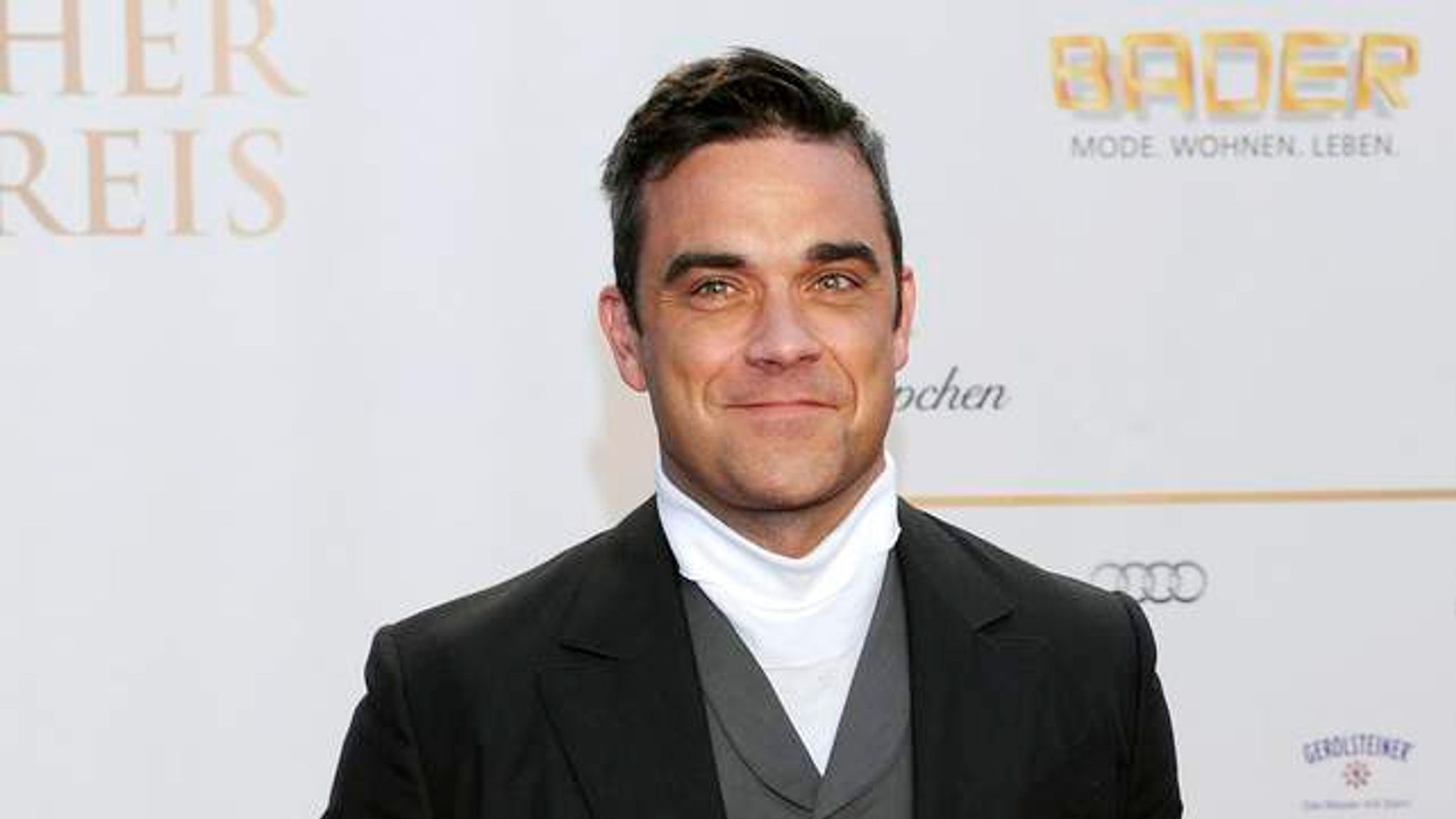 Dad-To-Be Robbie Has Jet On Standby During Gig | Ents & Arts News | Sky ...
