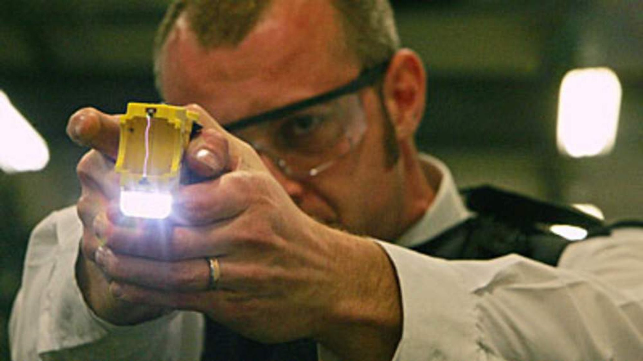 How A Taser Stun Gun Incapacitates Suspects | Scoop News | Sky News