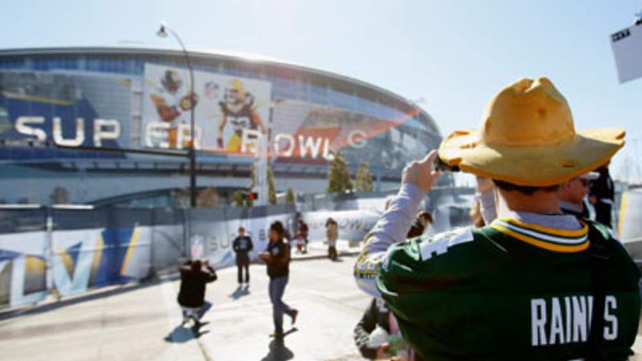 Record Crowd Set To Watch Super Bowl | World News | Sky News