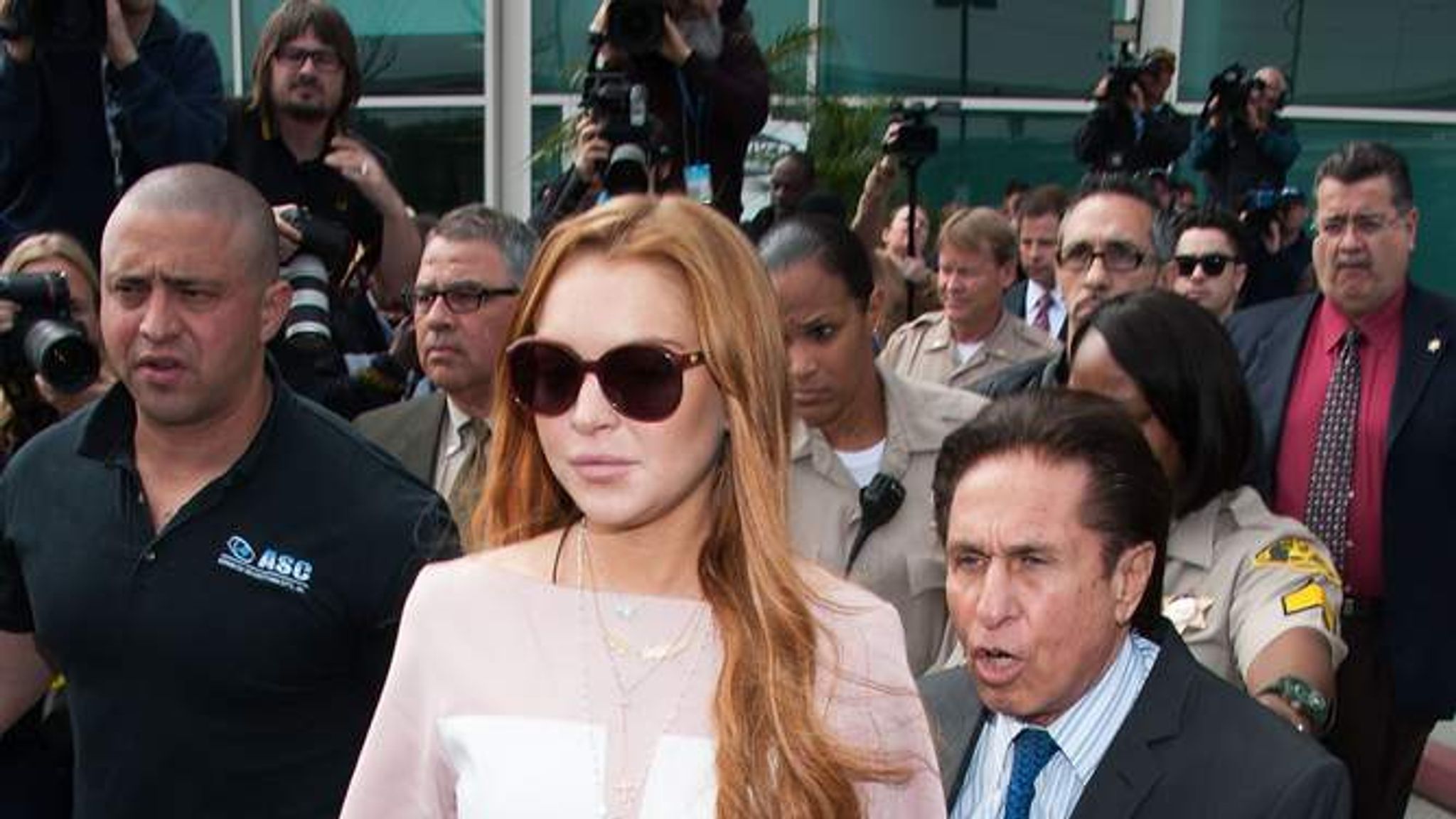 Lindsay Lohan Escapes Nightclub Fight Charges | Ents & Arts News | Sky News